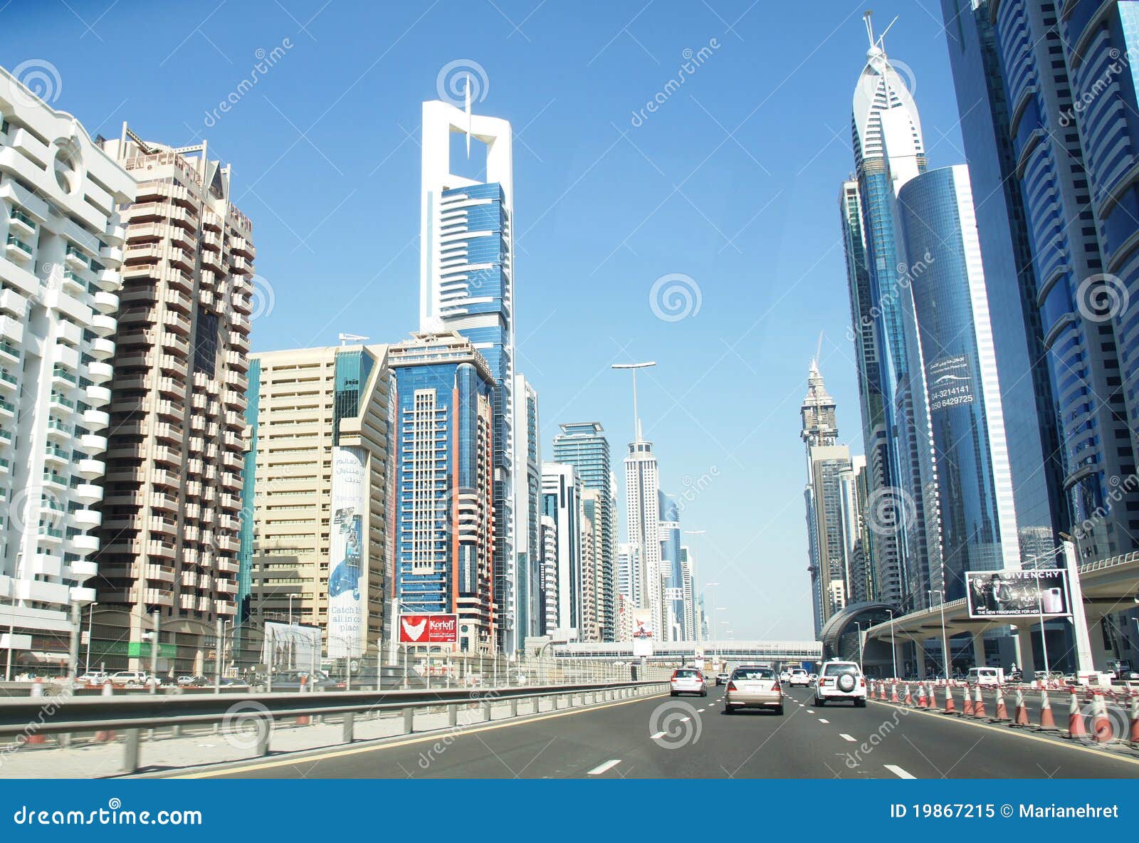 Skyline Do Sheikh Zayed Estrada, Cidade De Dubai Imagem Editorial ...