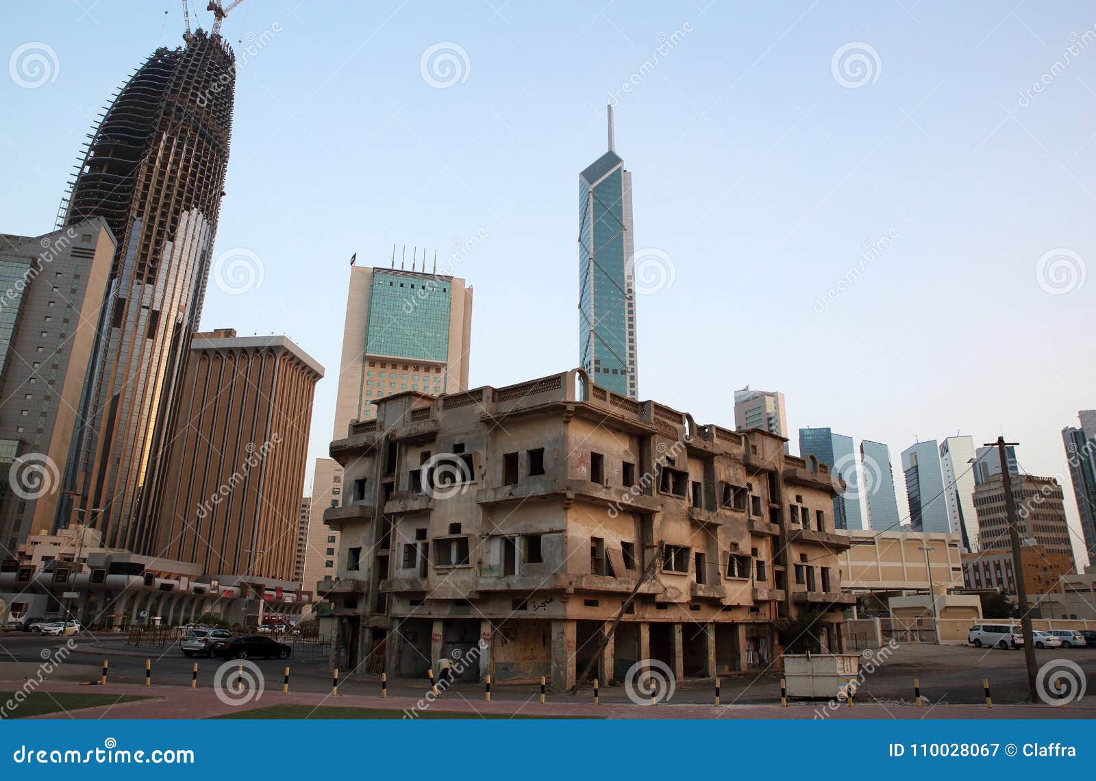 Skyline of Kuwait city editorial photography. Image of construction ...