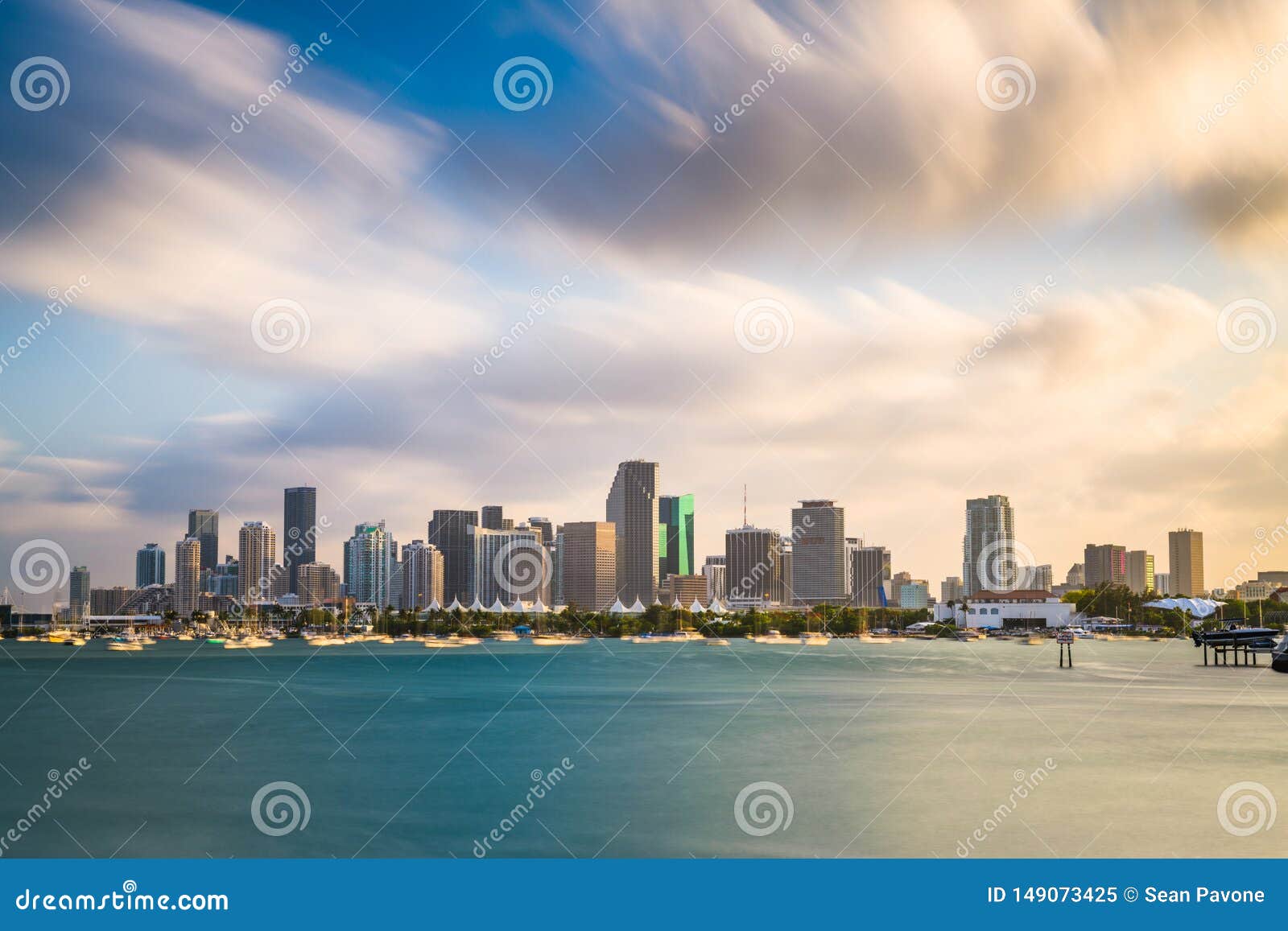 Skyline Miamis, Florida, USA Stockbild - Bild von mode, amerikanisch ...