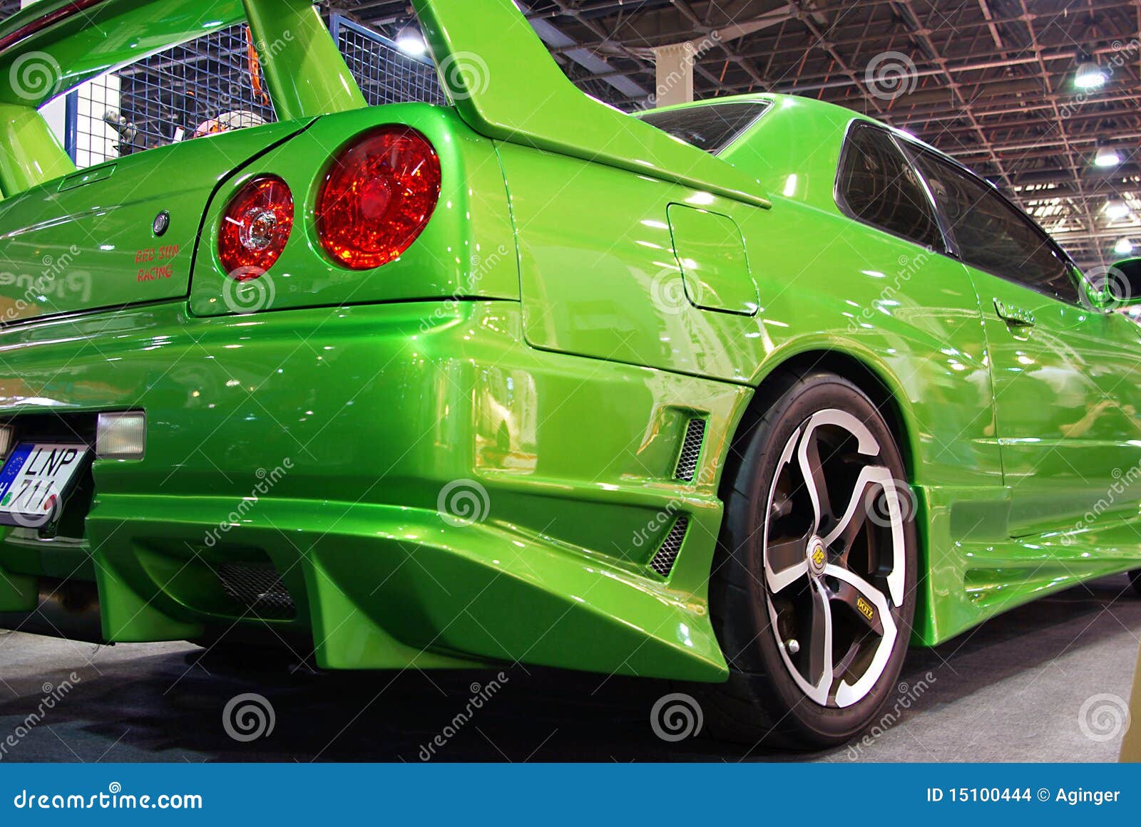 Skyline verde de Nissan imagem de stock editorial. Imagem de canto ...