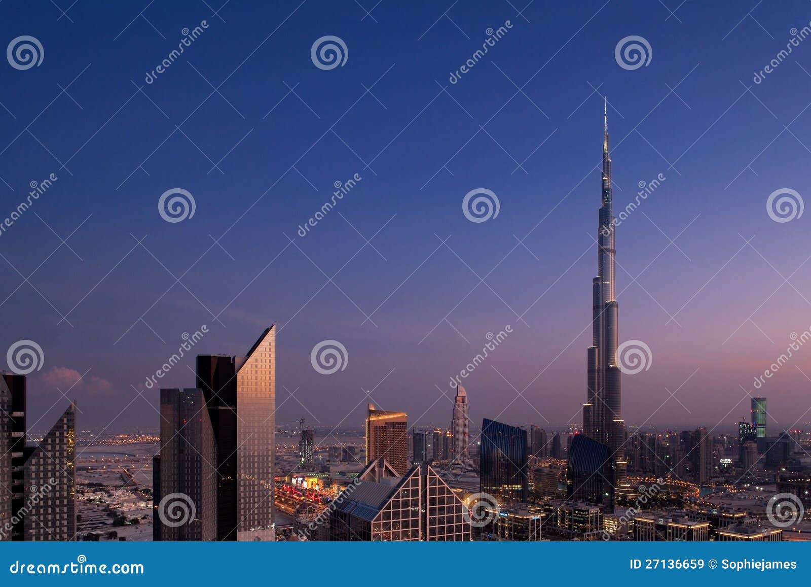 Downtown Dubai - View Of Dubai Mall Exterior And Dubai Fountain ...