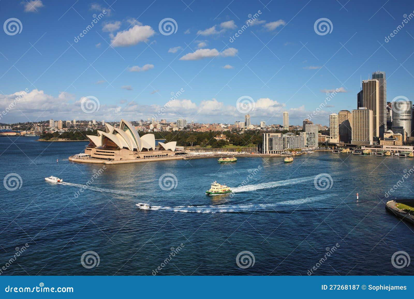 A Skyline View of Sydney Opera House and Ferry Act Editorial ...