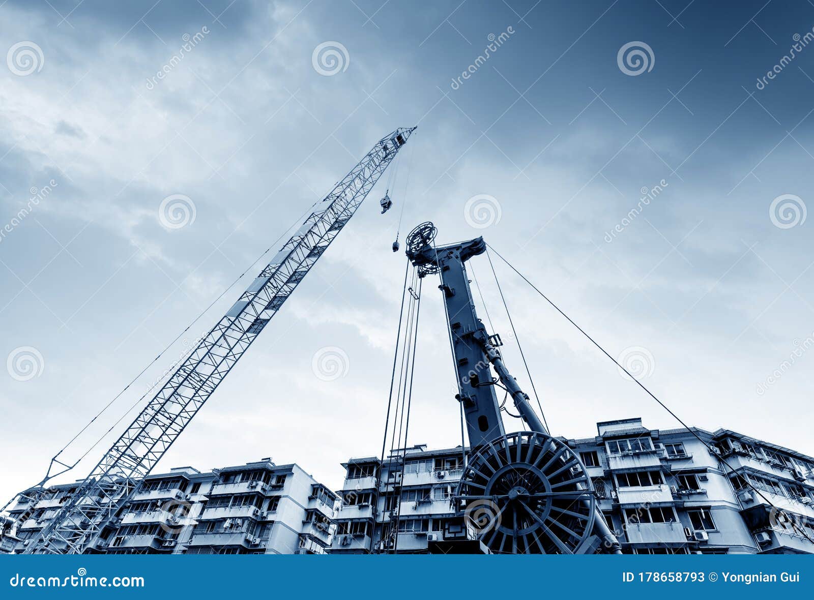 Skyscraper Construction Site Stock Image - Image of machinery, modern ...
