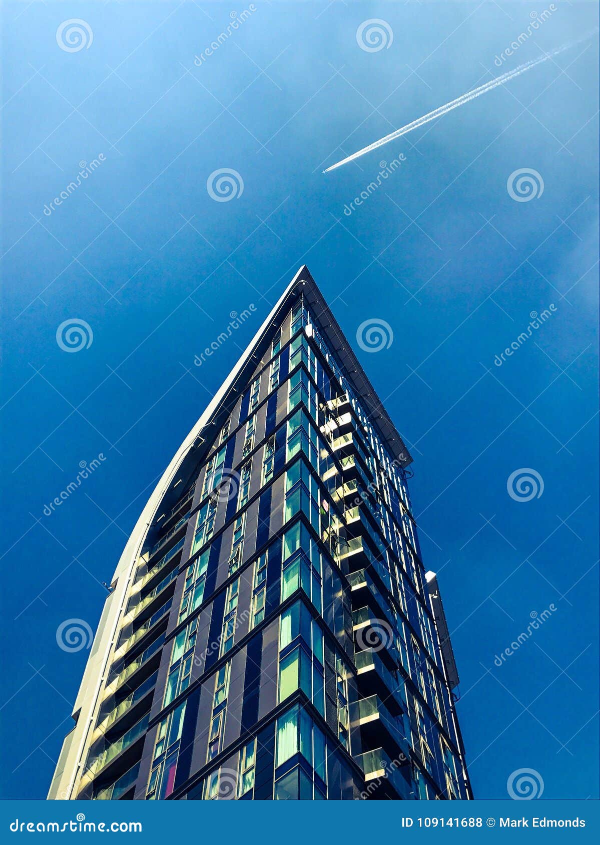 Skyscraper with Plane Contrails Stock Photo - Image of skyscraper ...