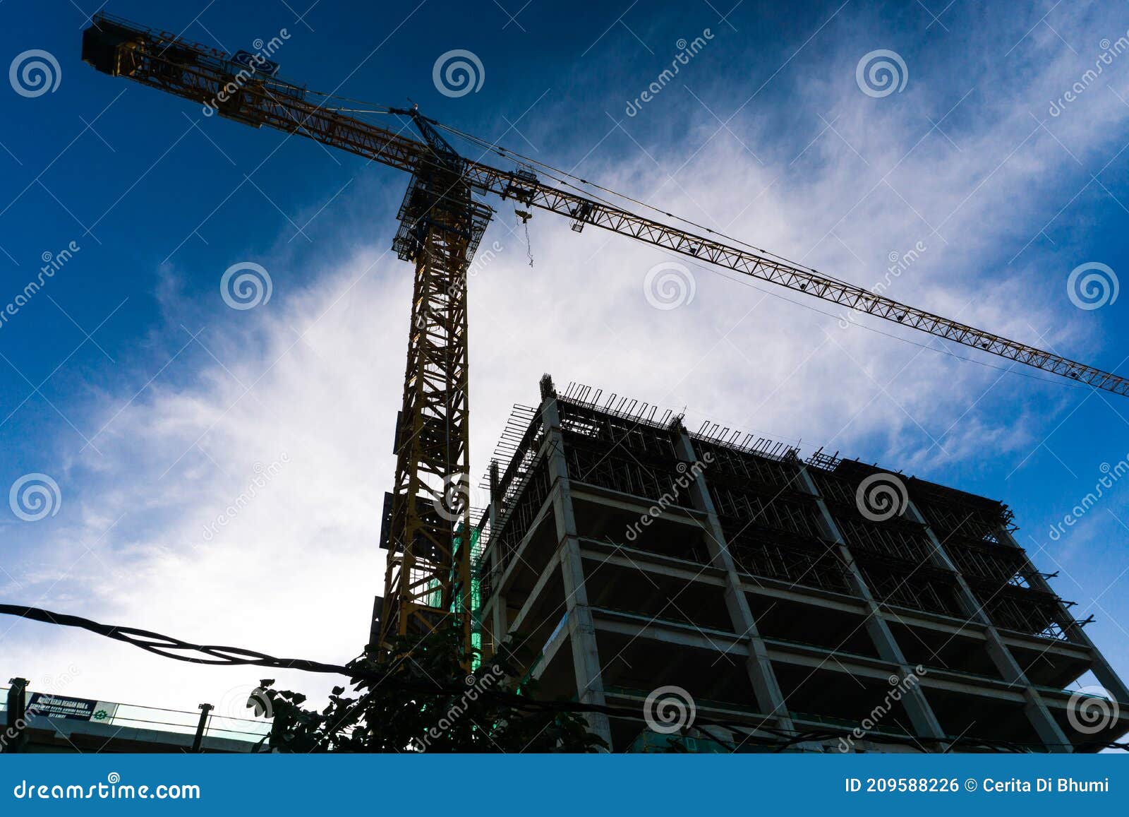Skyscraper Unfinished Construction Stock Photo - Image of unfinishe ...