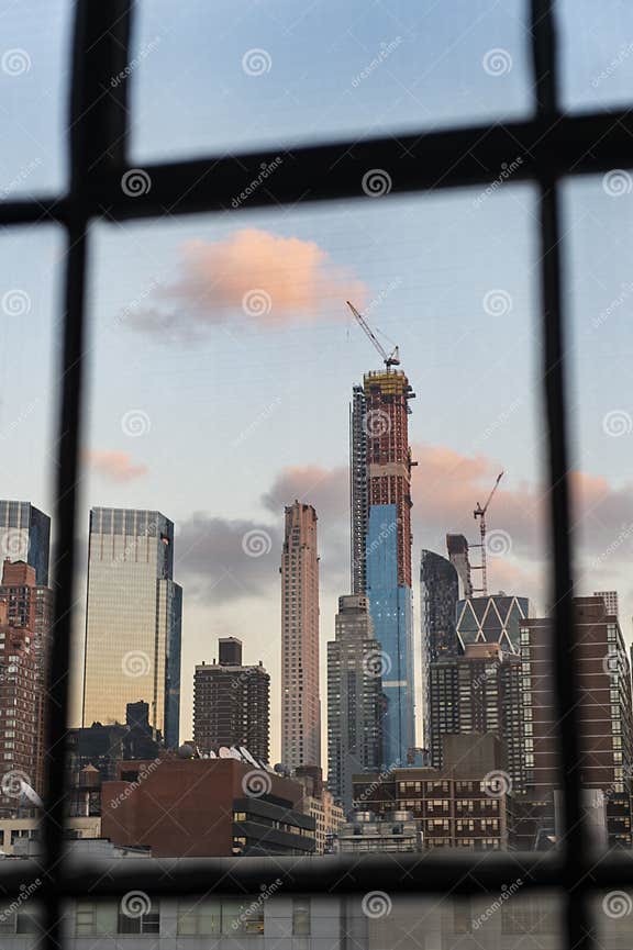 Skyscraper Work in Progresswork Editorial Stock Image - Image of crane ...