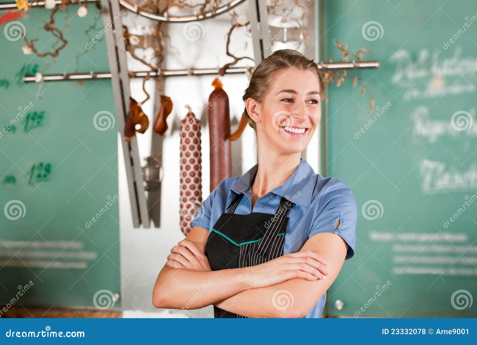 Slager in de slagerij stock foto. Image of varkensvlees - 23332078