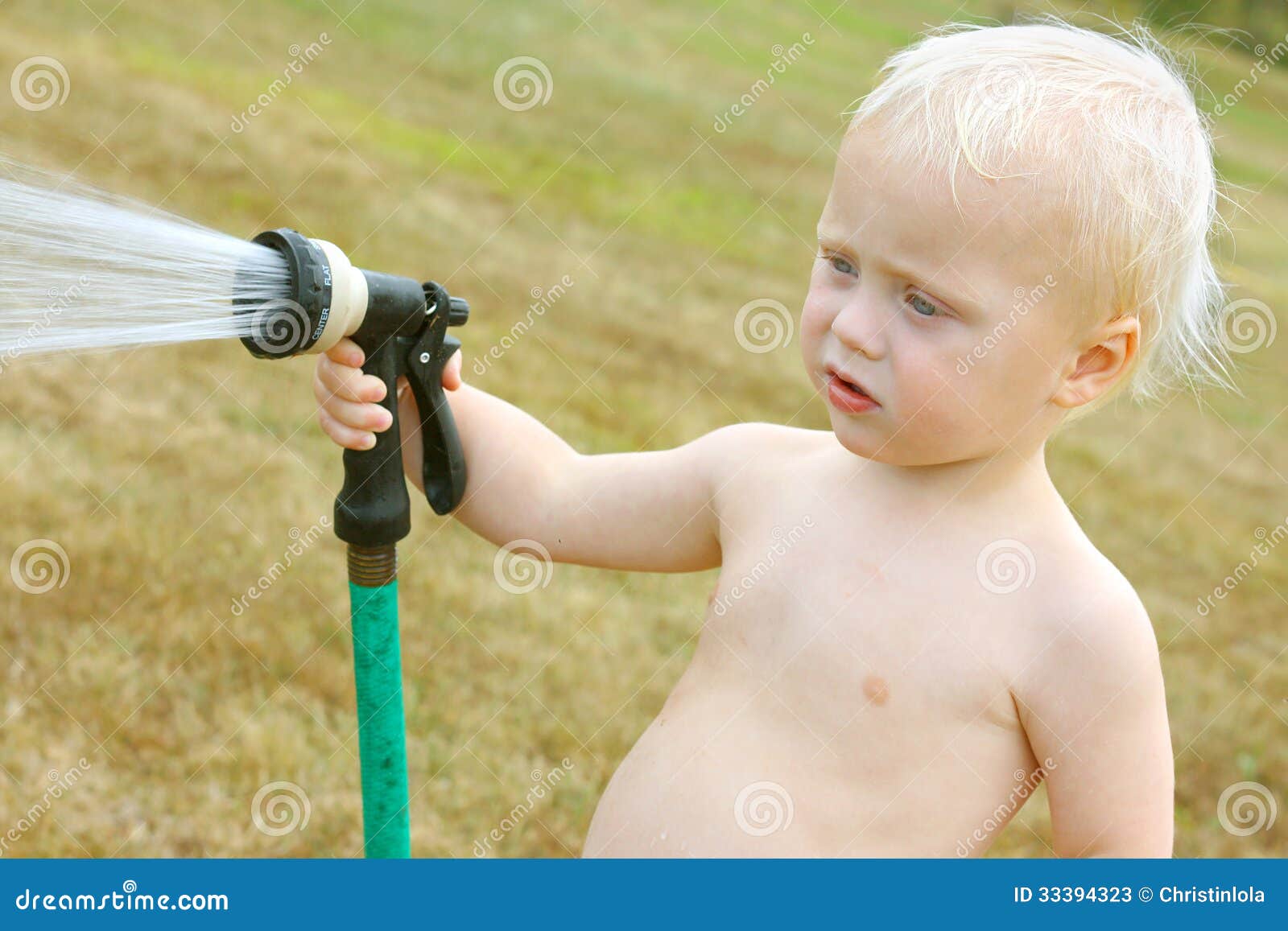 Slang Van De Baby De Bespuitende Tuin Stock Afbeelding - Image of ...