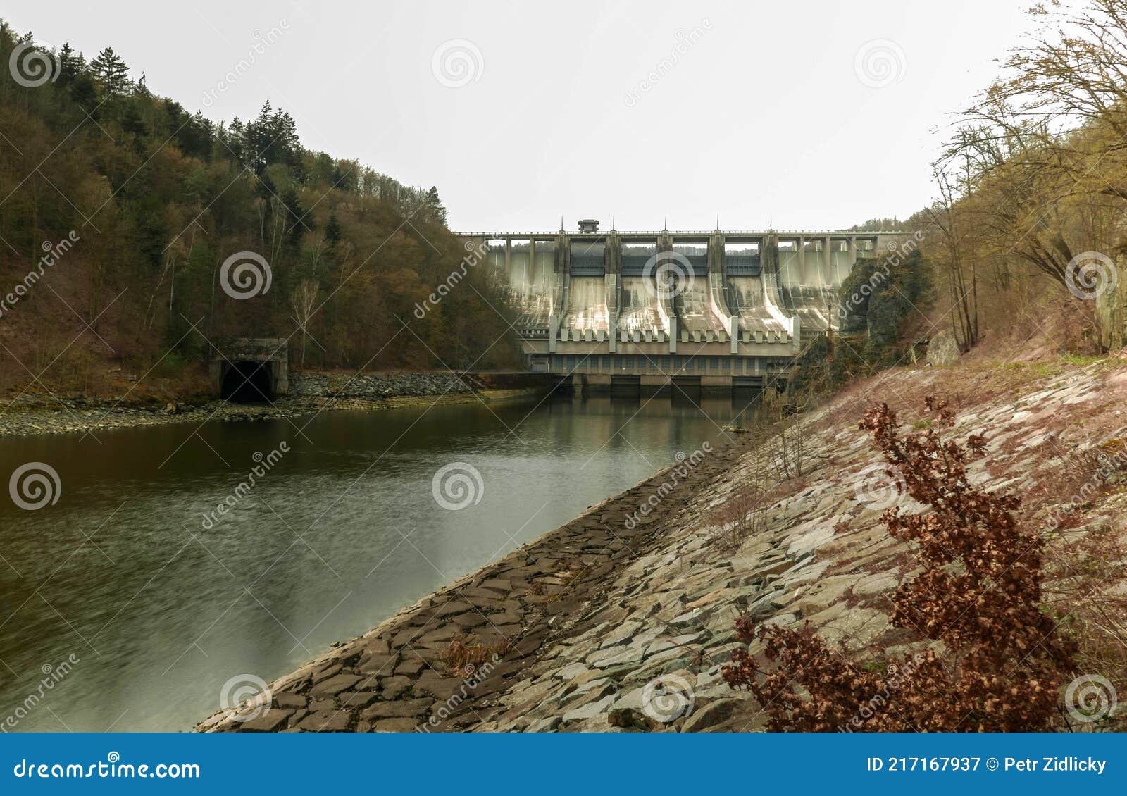 Slapy Dam on the Vltava River Stock Image - Image of sport, water ...