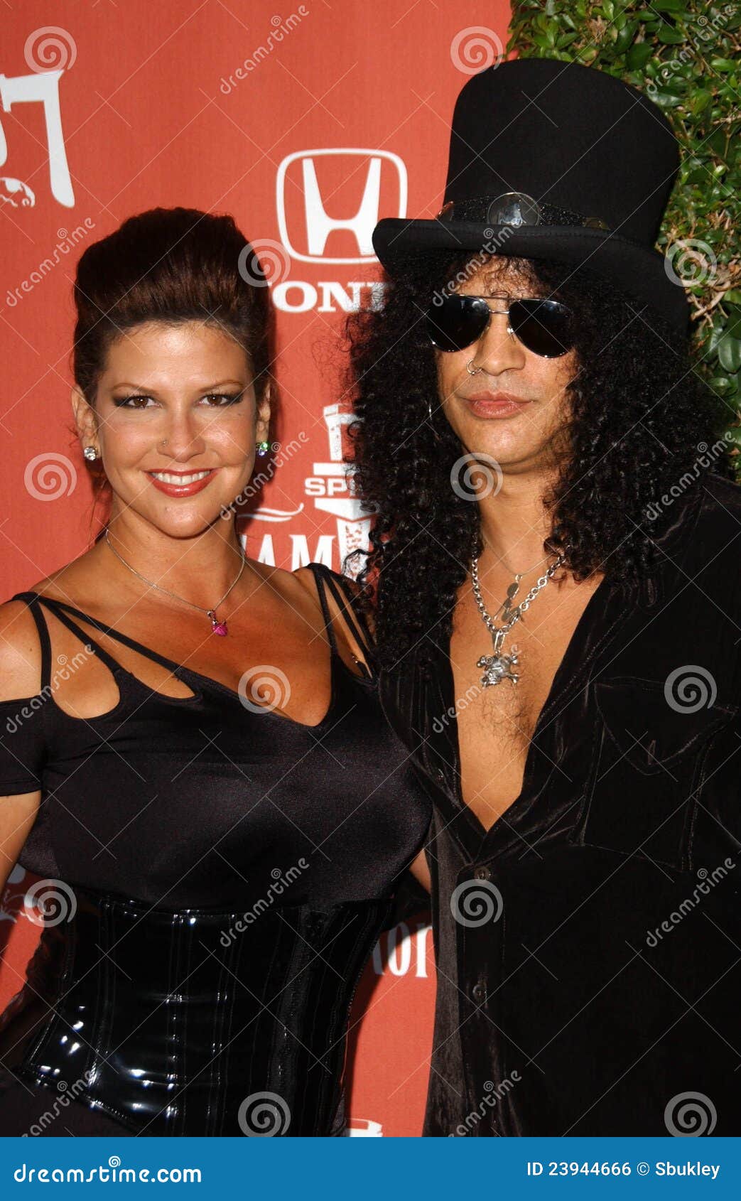 Slash editorial photo. Image of slash, perla, scream - 23944666