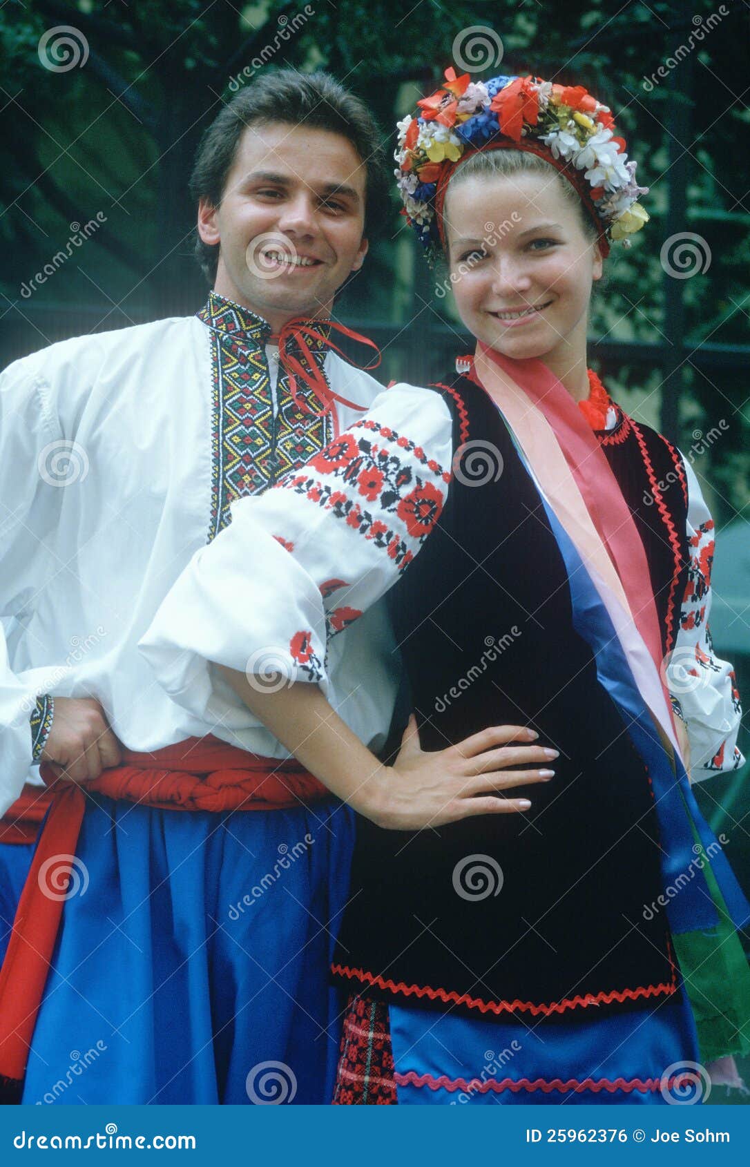 Slavic folk dancers editorial photo. Image of pair, traditional - 25962376