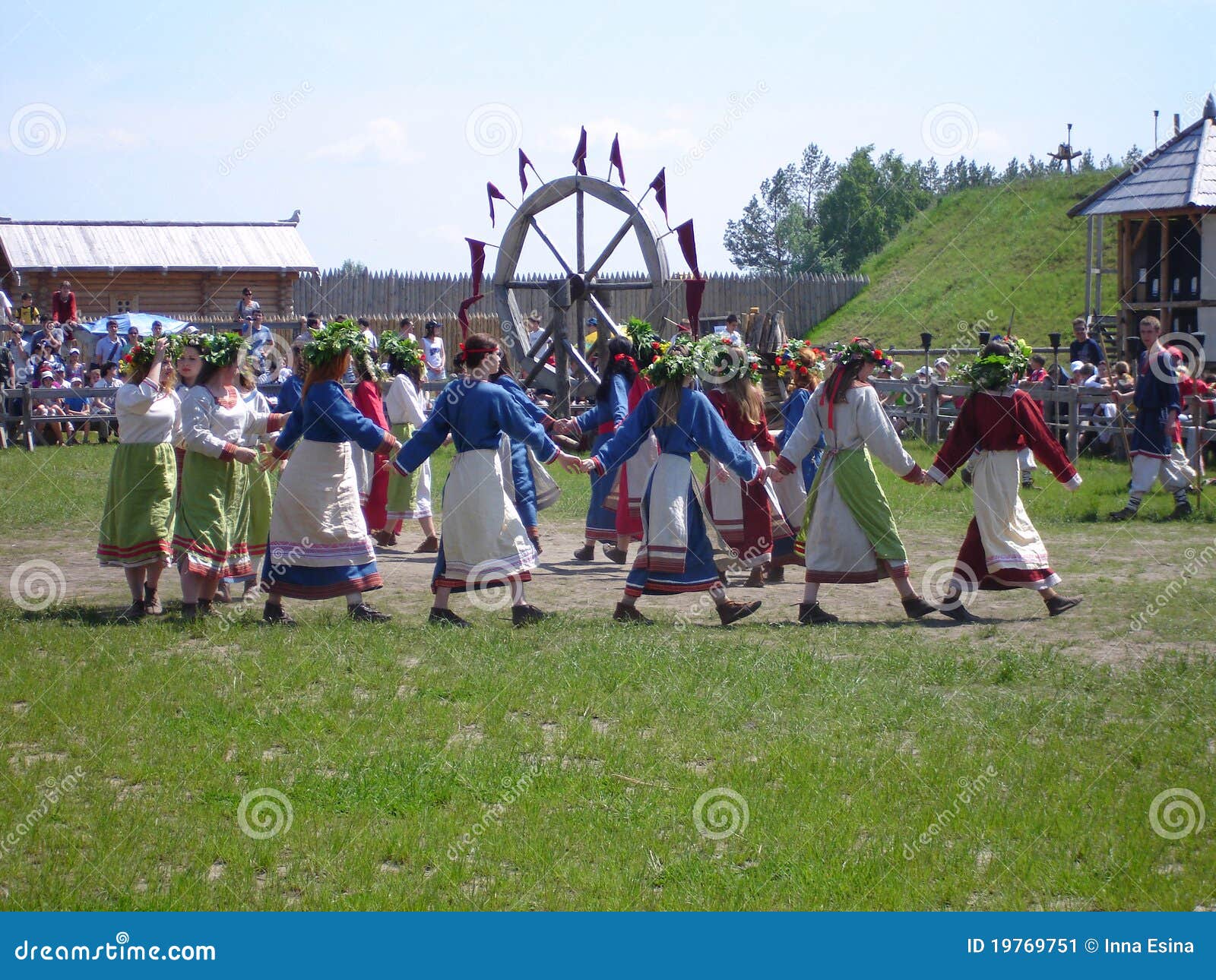 Slavic folk dancing editorial photo. Image of dress, folk - 19769751
