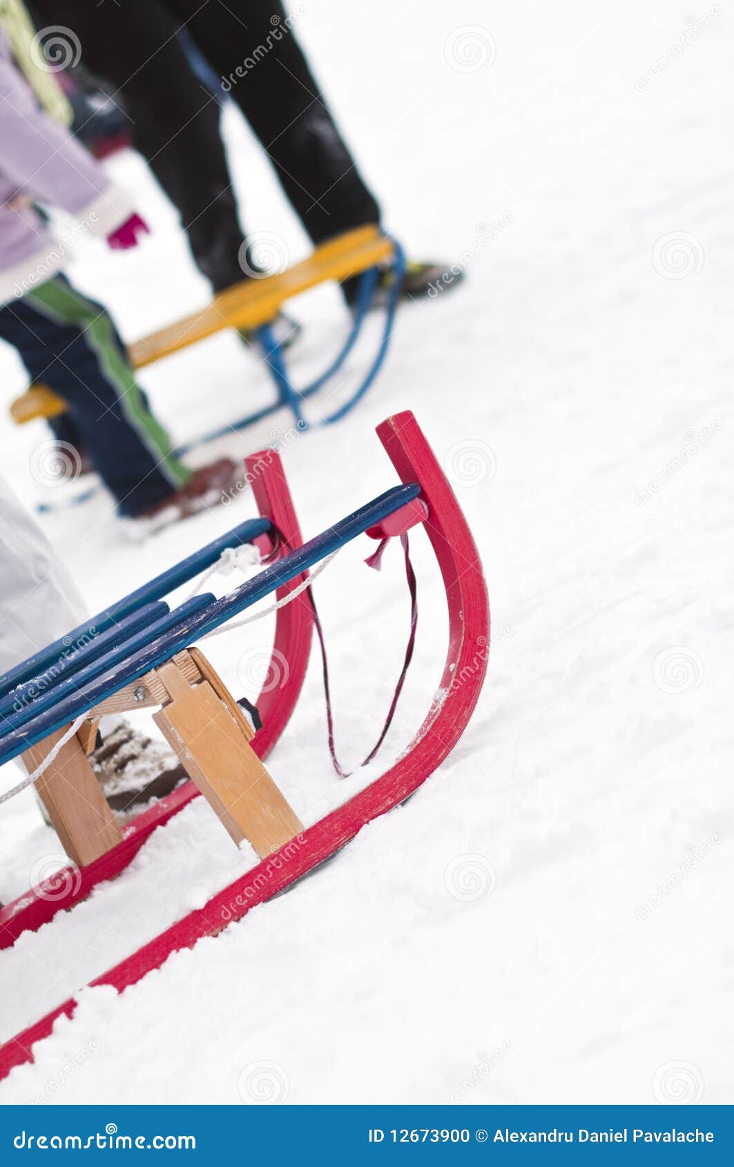 Slee stock foto. Image of persoon, spel, kerstmis, vakantie - 12673900