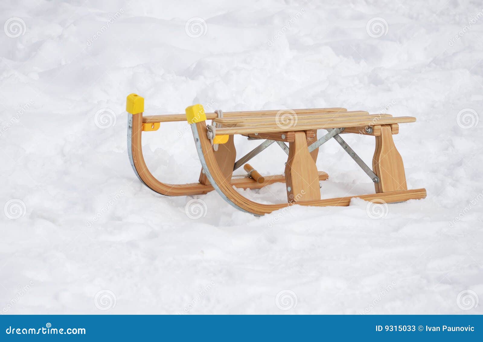 Slee in sneeuw stock afbeelding. Image of sneeuw, sneeuwval - 9315033