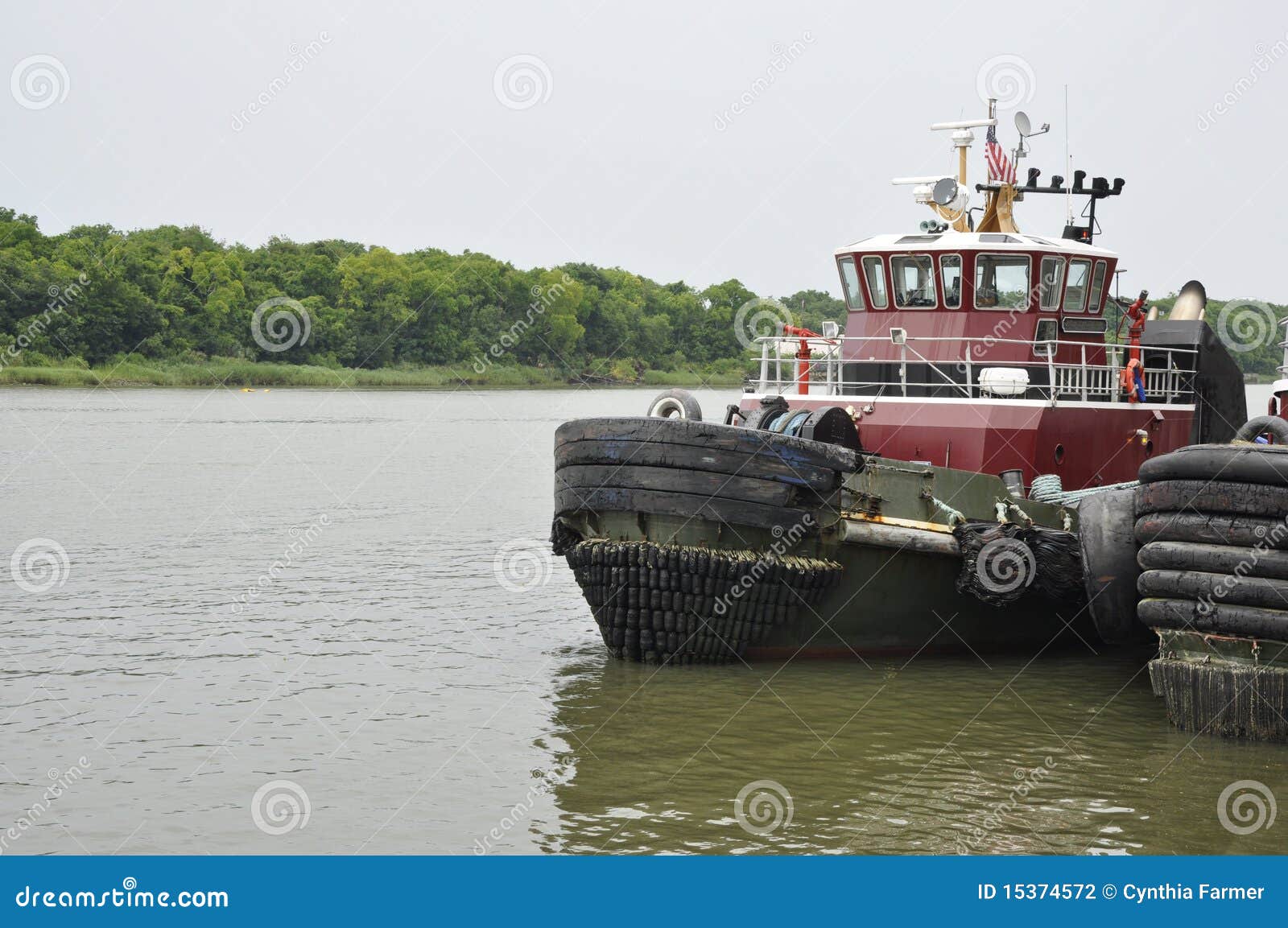 Sleepboot stock foto. Image of water, rivier, somber - 15374572