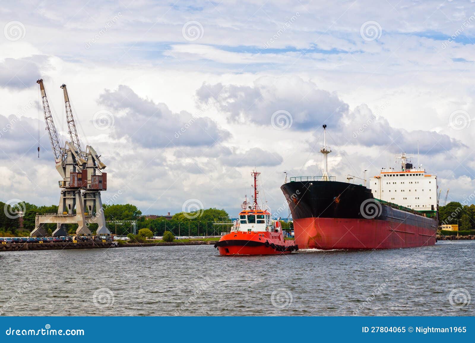 Sleepboot Die Een Schip Sleept Stock Afbeelding - Image of macht, hulp ...