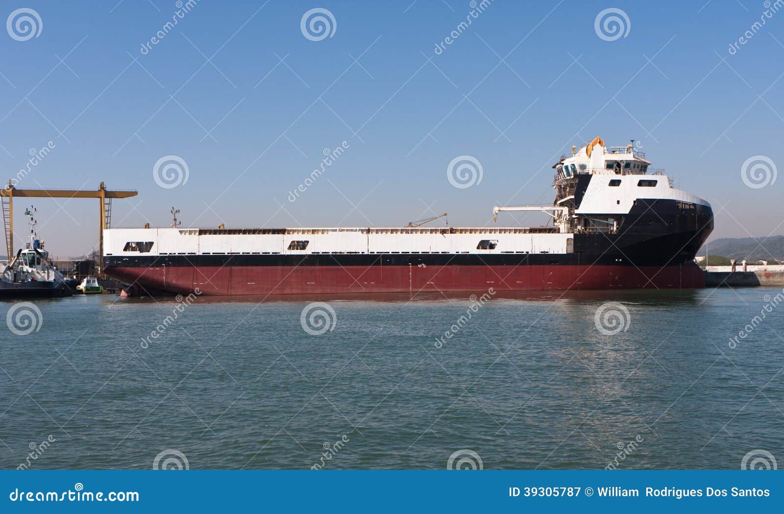 Sleepboot Die Zeeolieplatform Slepen Stock Afbeelding - Image of ...