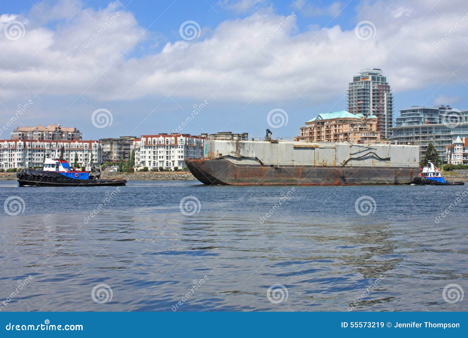 Sleepboot en containerboot stock afbeelding. Image of sleutelwoorden ...
