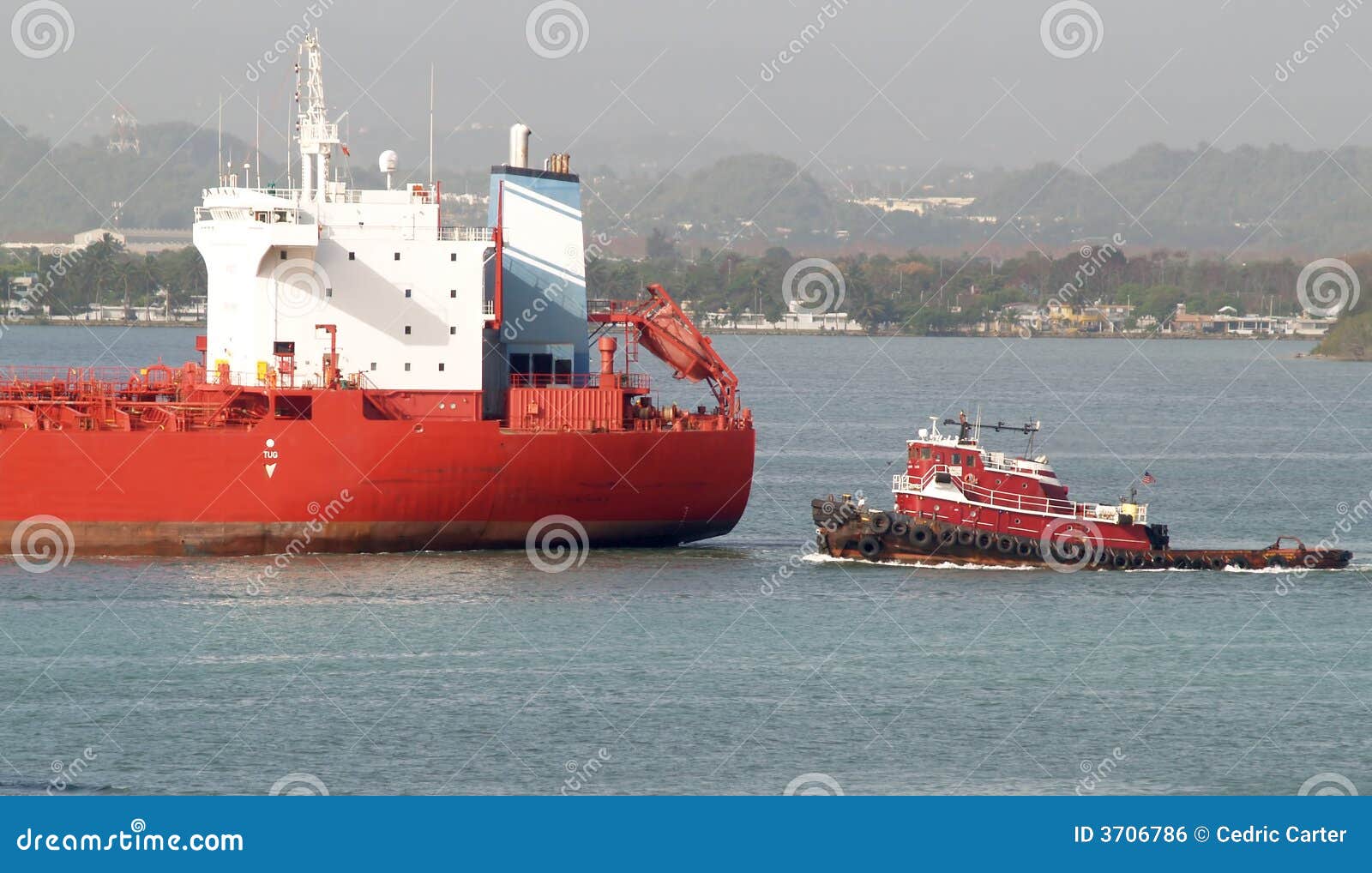 Sleepboot en tanker stock foto. Image of haven, schip - 3706786