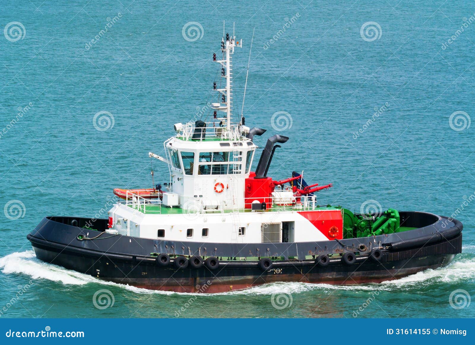 Sleepboot in haven stock afbeelding. Image of haven, hemel - 31614155