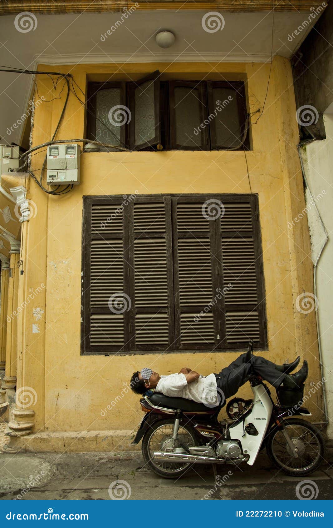 Sleeping man on a bike editorial image. Image of relaxation - 22272210