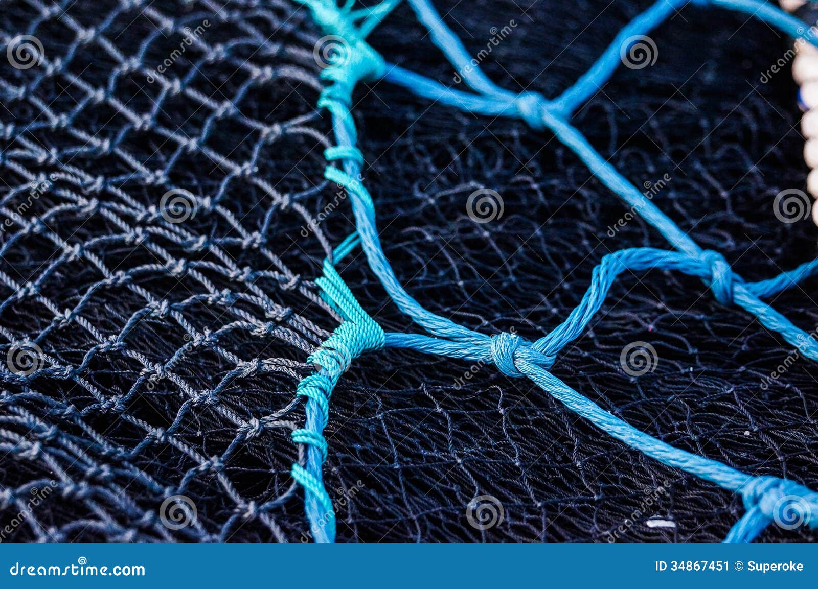 Sleepnet op vissersboot stock afbeelding. Image of krab - 34867451