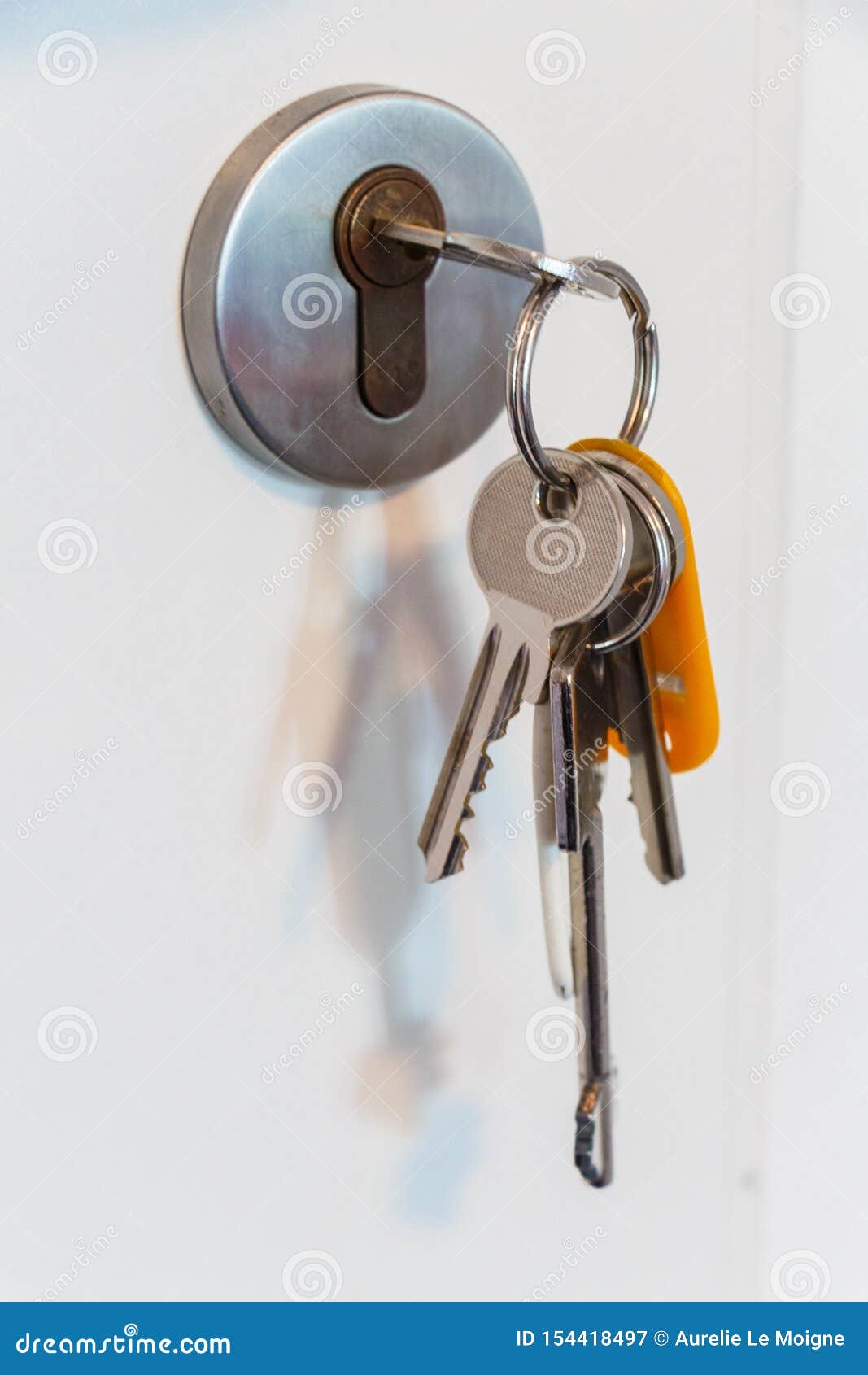 Sleutel in een Slot stock afbeelding. Image of deur - 154418497