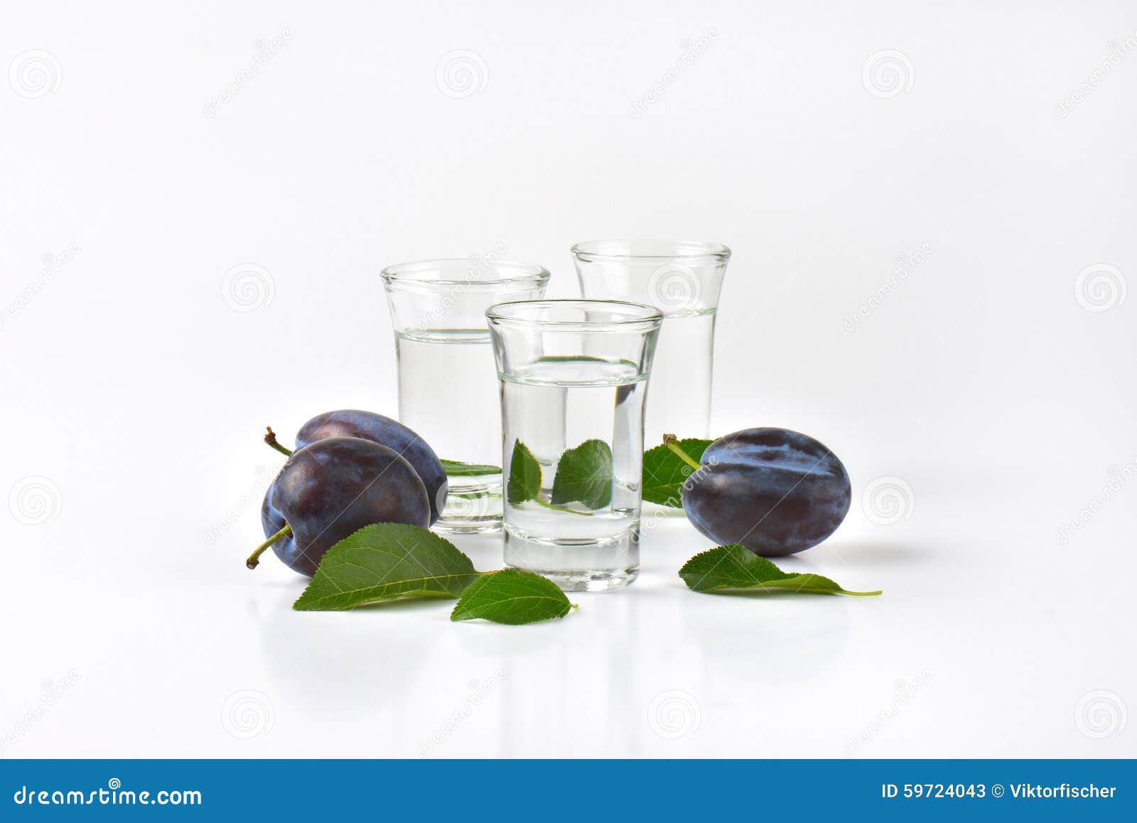 Slibowitz und Pflaumen stockbild. Bild von alkohol, organisch - 59724043