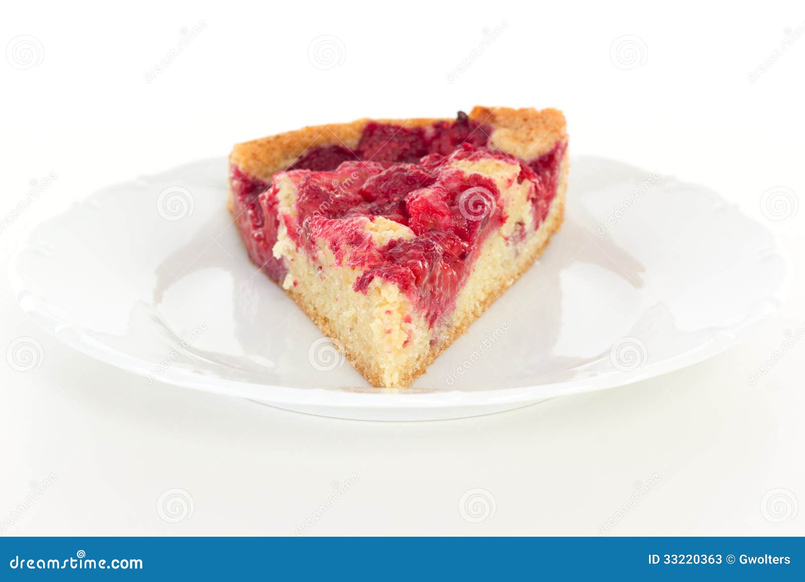 Slice of raspberry cake stock image. Image of fixings - 33220363