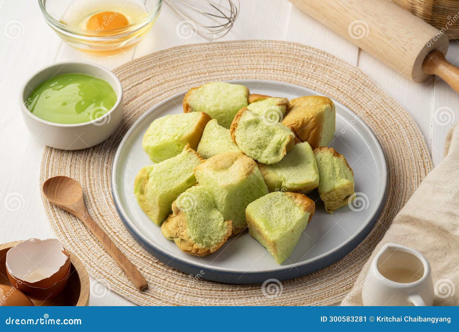 Slice Steamed Pandan Bread with Pandanus Custard Stock Image - Image of ...