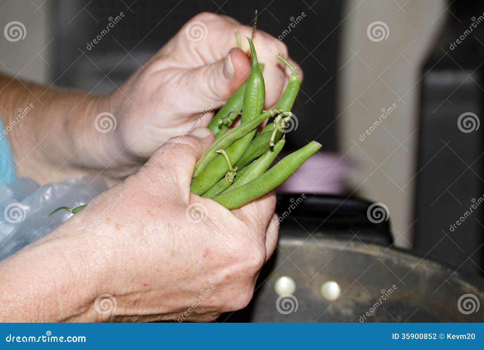 Slicing Fresh Green Stick Beans Stock Photo - Image of finger, stick ...
