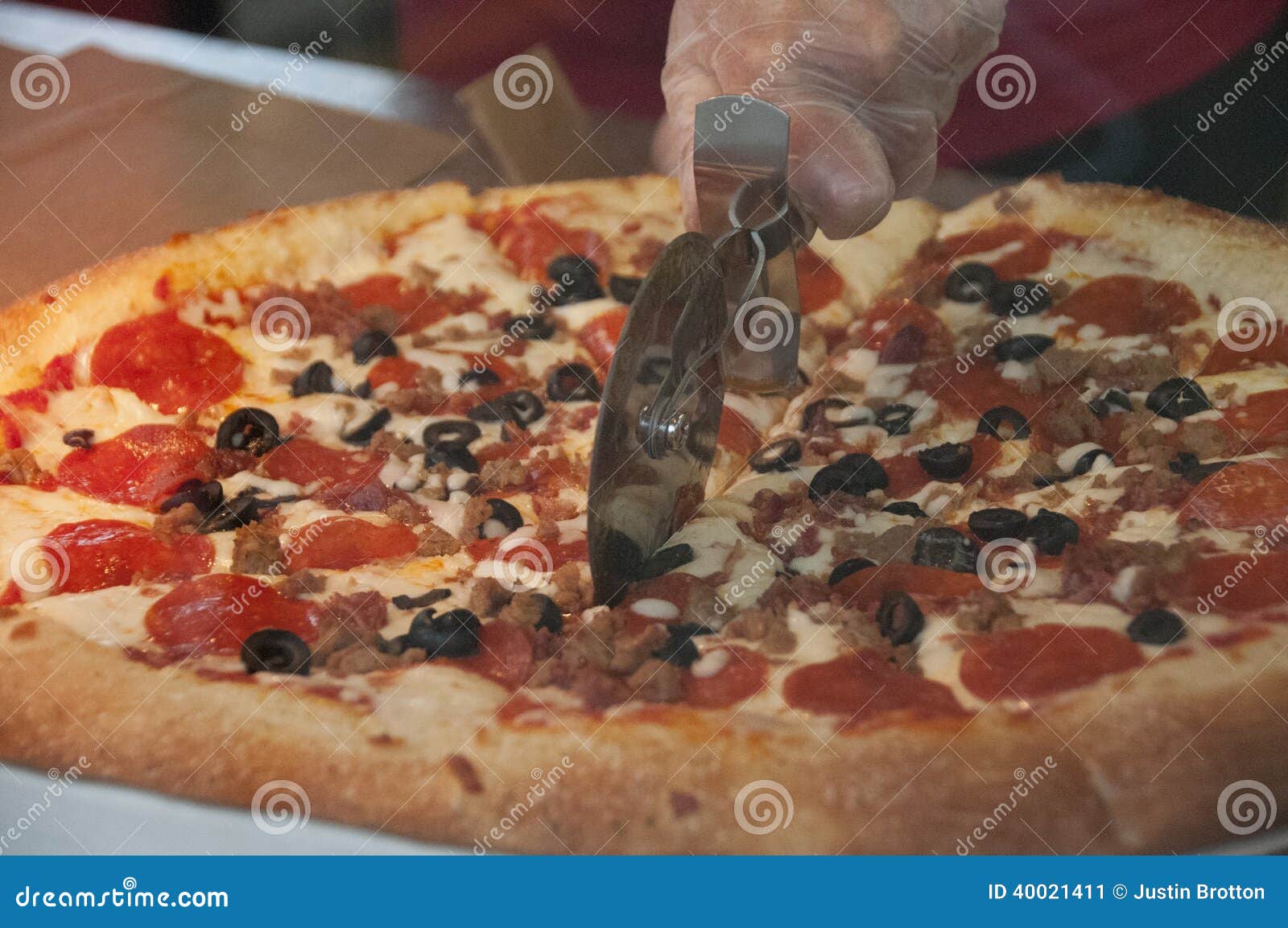Slicing pizza stock image. Image of pizza, sausage, marinara - 40021411