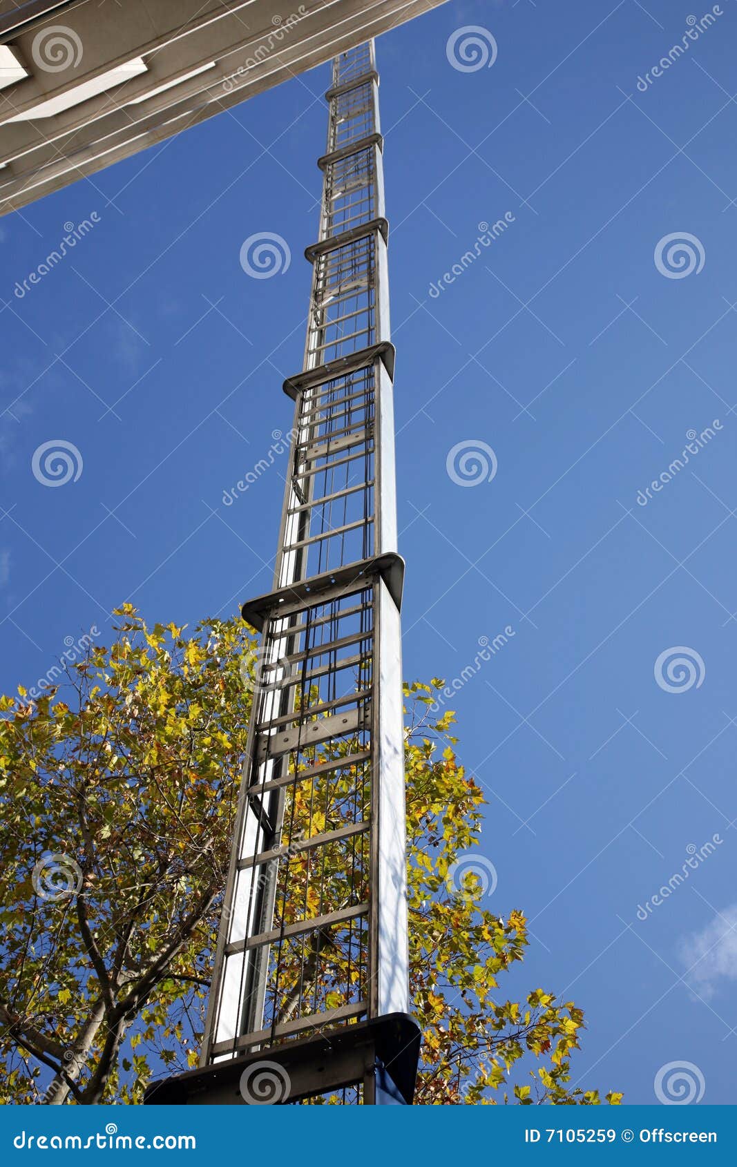 Sliding ladder stock image. Image of house, angle, steps - 7105259