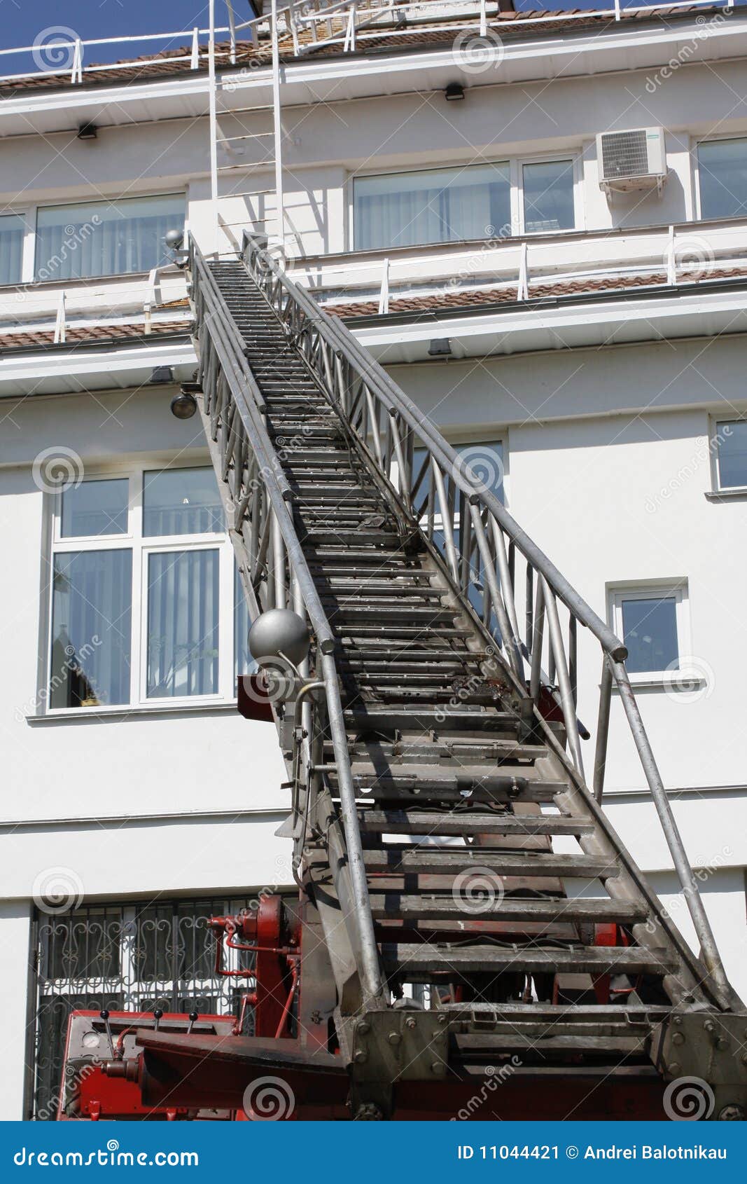 Sliding Ladder of the Fire Truck Stock Image - Image of fireman, ladder ...