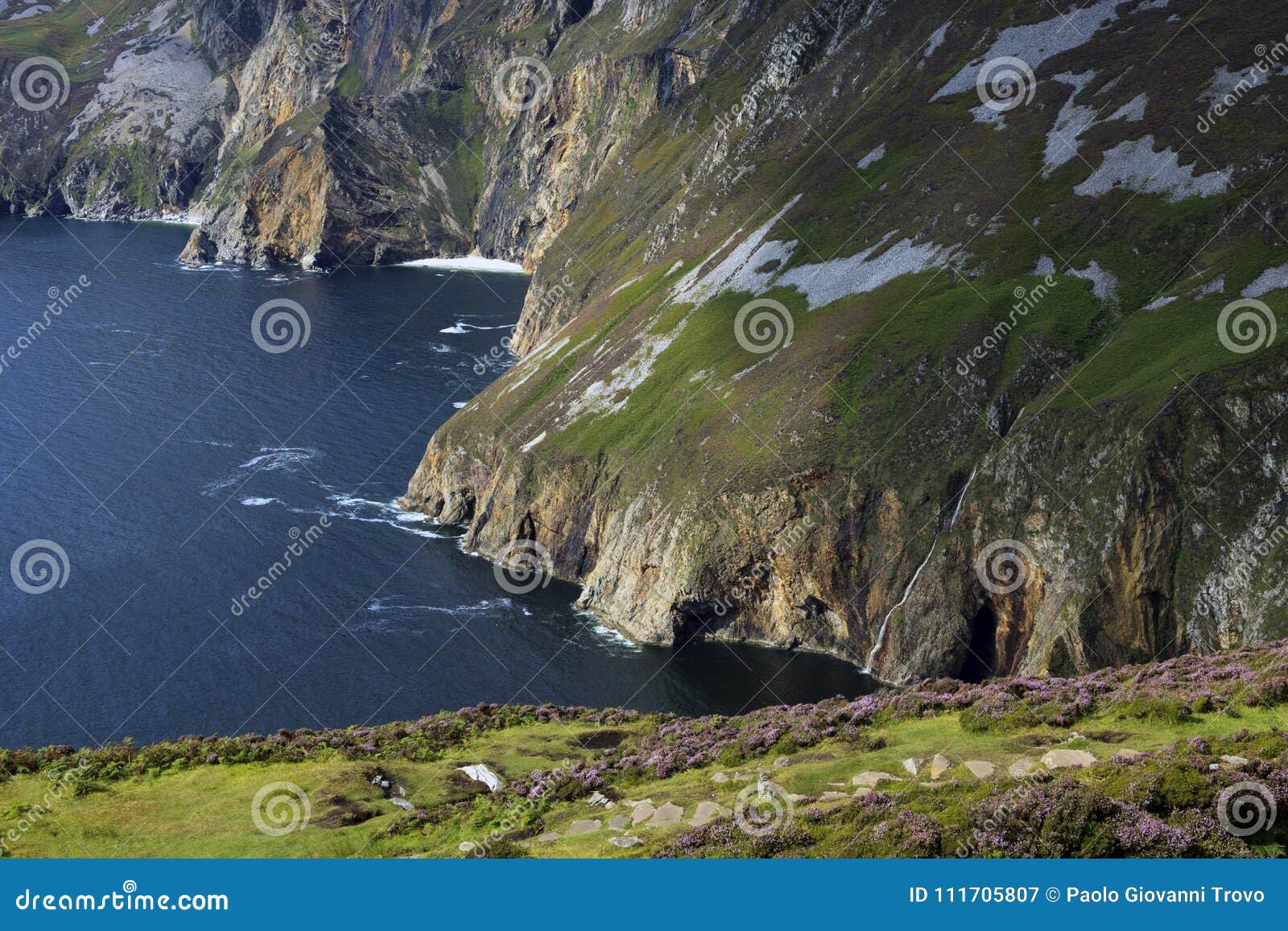 Slieve League cliffs editorial photography. Image of coastal - 111705807