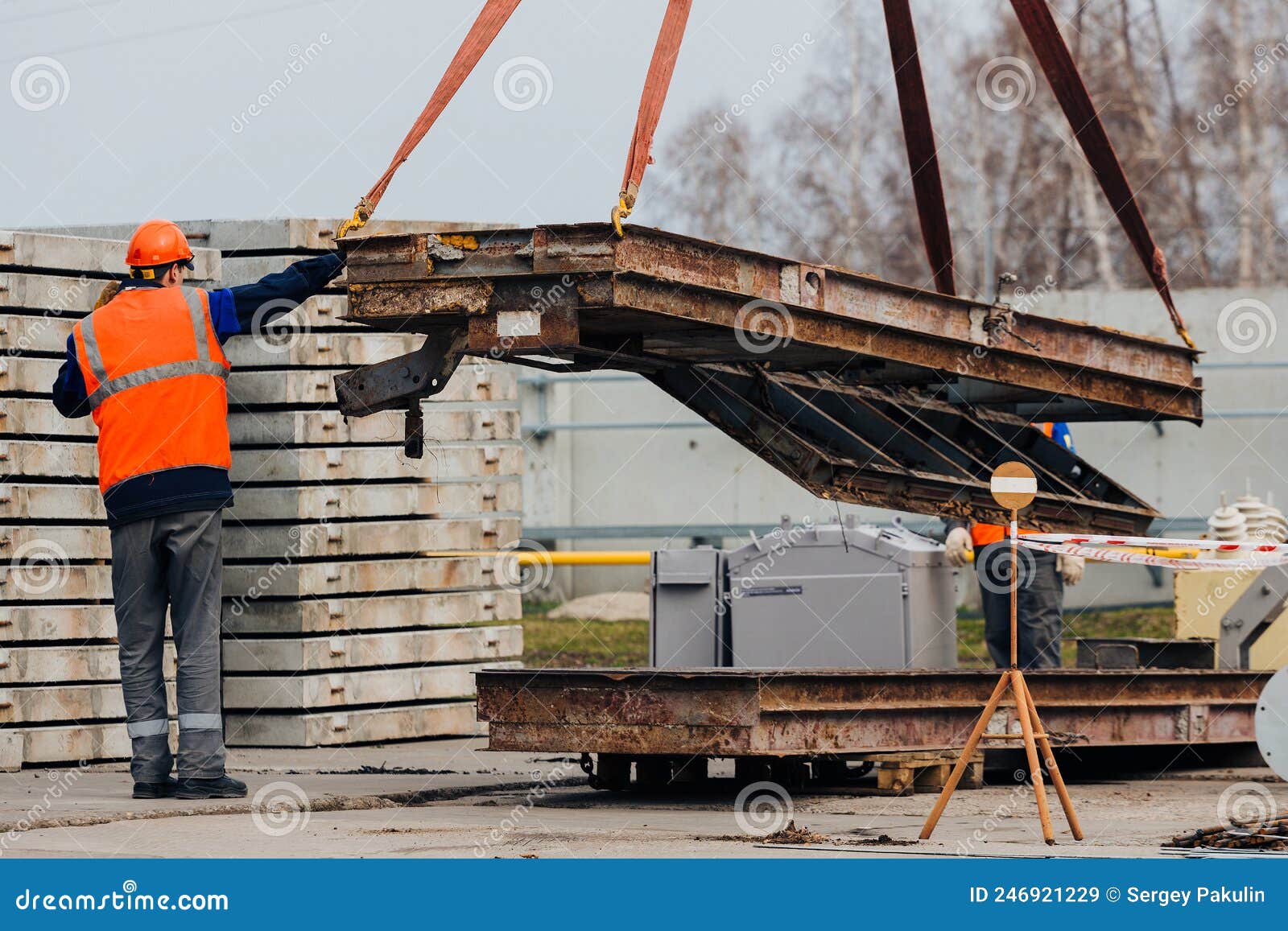 Slinger in Helmet and Vest Controls Unloading of Metal Structures on ...