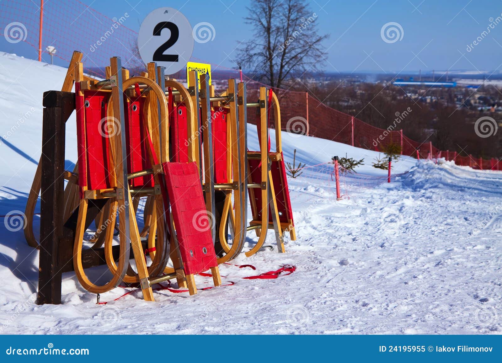 Slitte di legno immagine stock. Immagine di esterno, freddo - 24195955