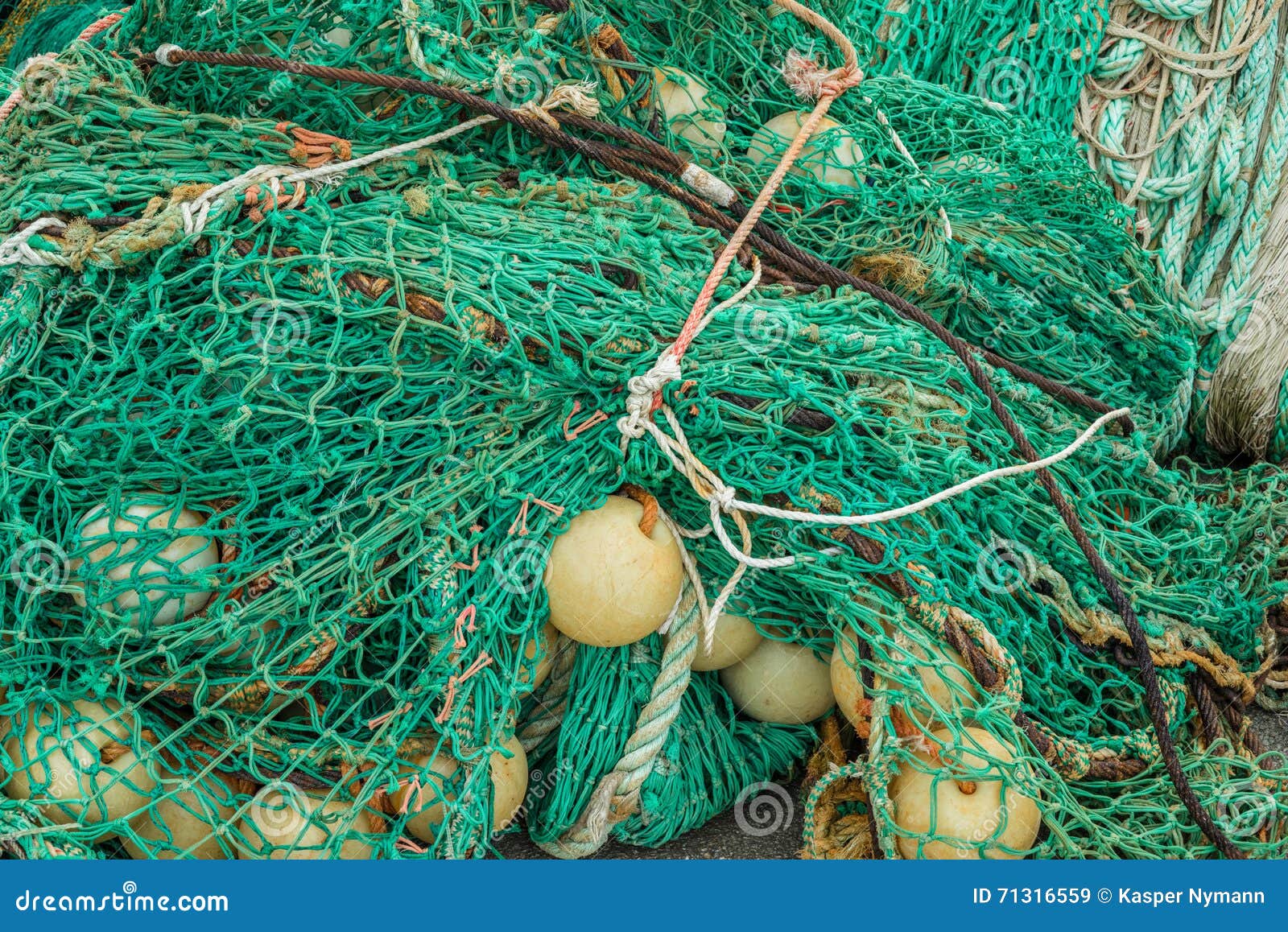 Slordig groen visnet stock afbeelding. Image of vlotter - 71316559