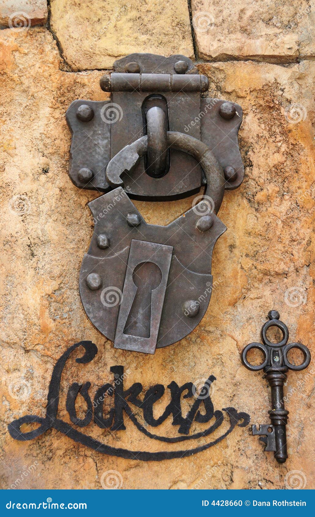 Slot stock foto. Image of kasten, open, antiquiteit, sleutel - 4428660