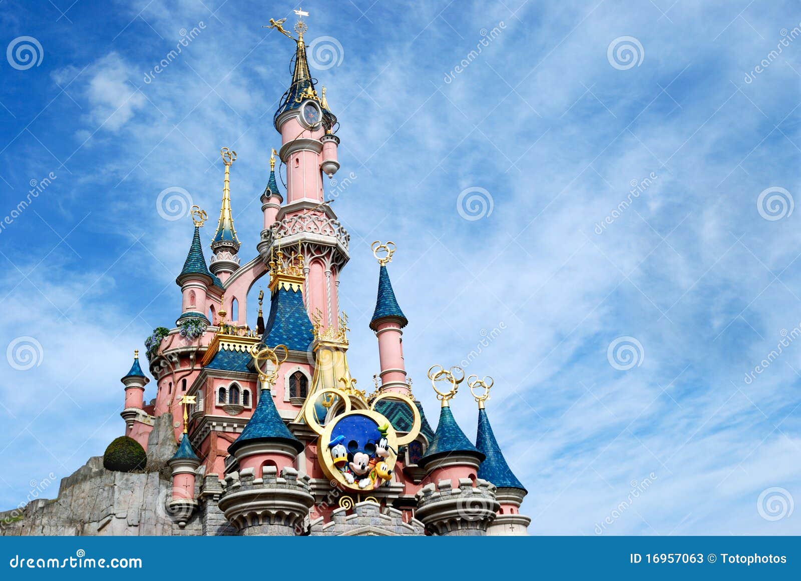 Slott disney paris redaktionell arkivfoto. Bild av himmel - 16957063