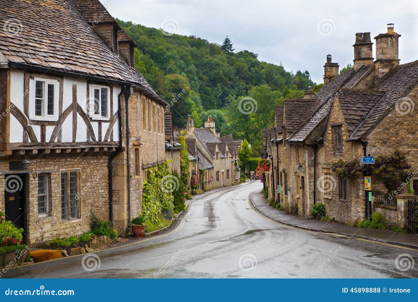 SlottCombe Gata Unik Gammal Engelsk by Redaktionell Arkivfoto - Bild av ...