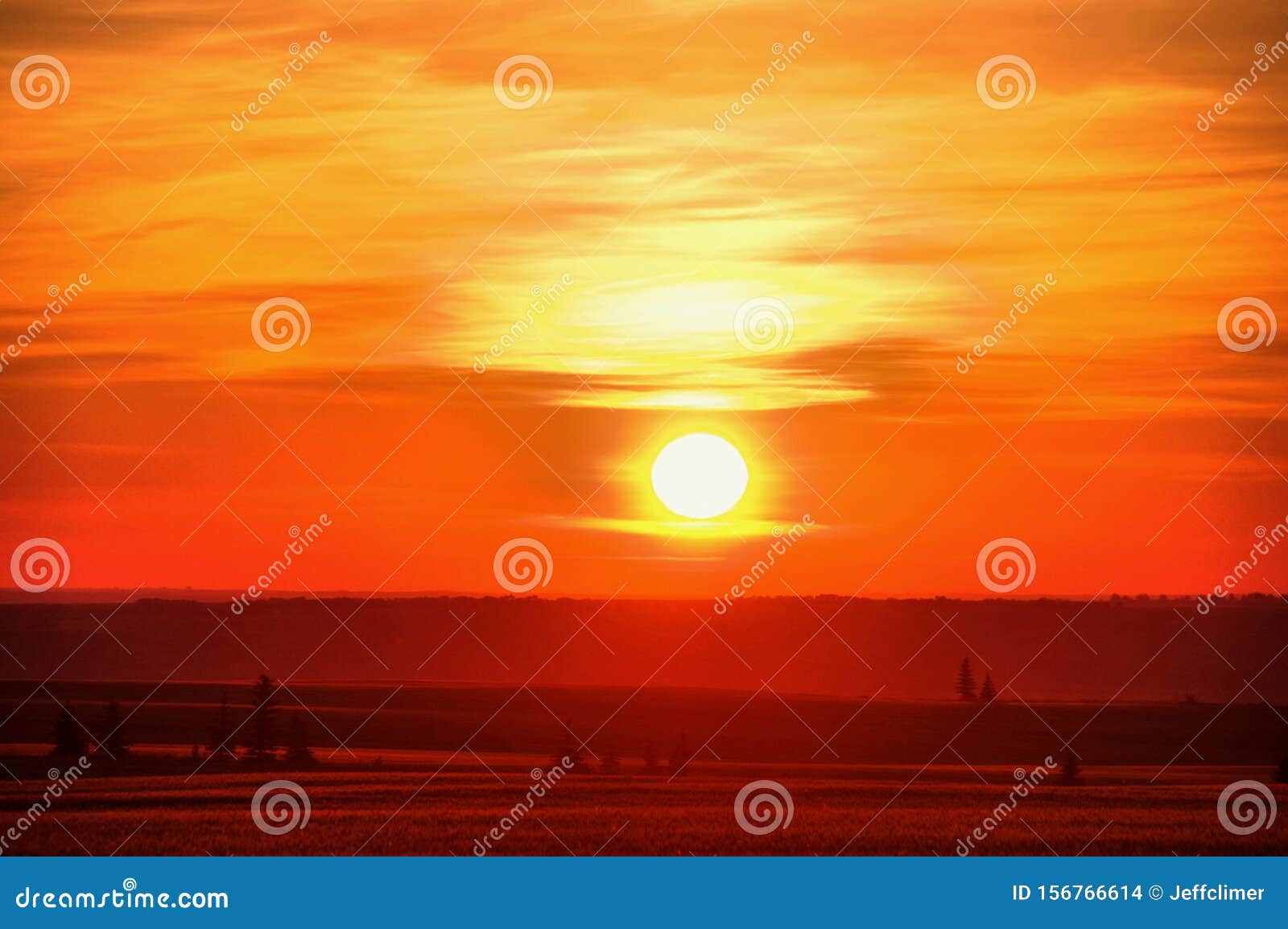 A Slow Sunset Near the End of the Day. Stock Photo - Image of sunset ...