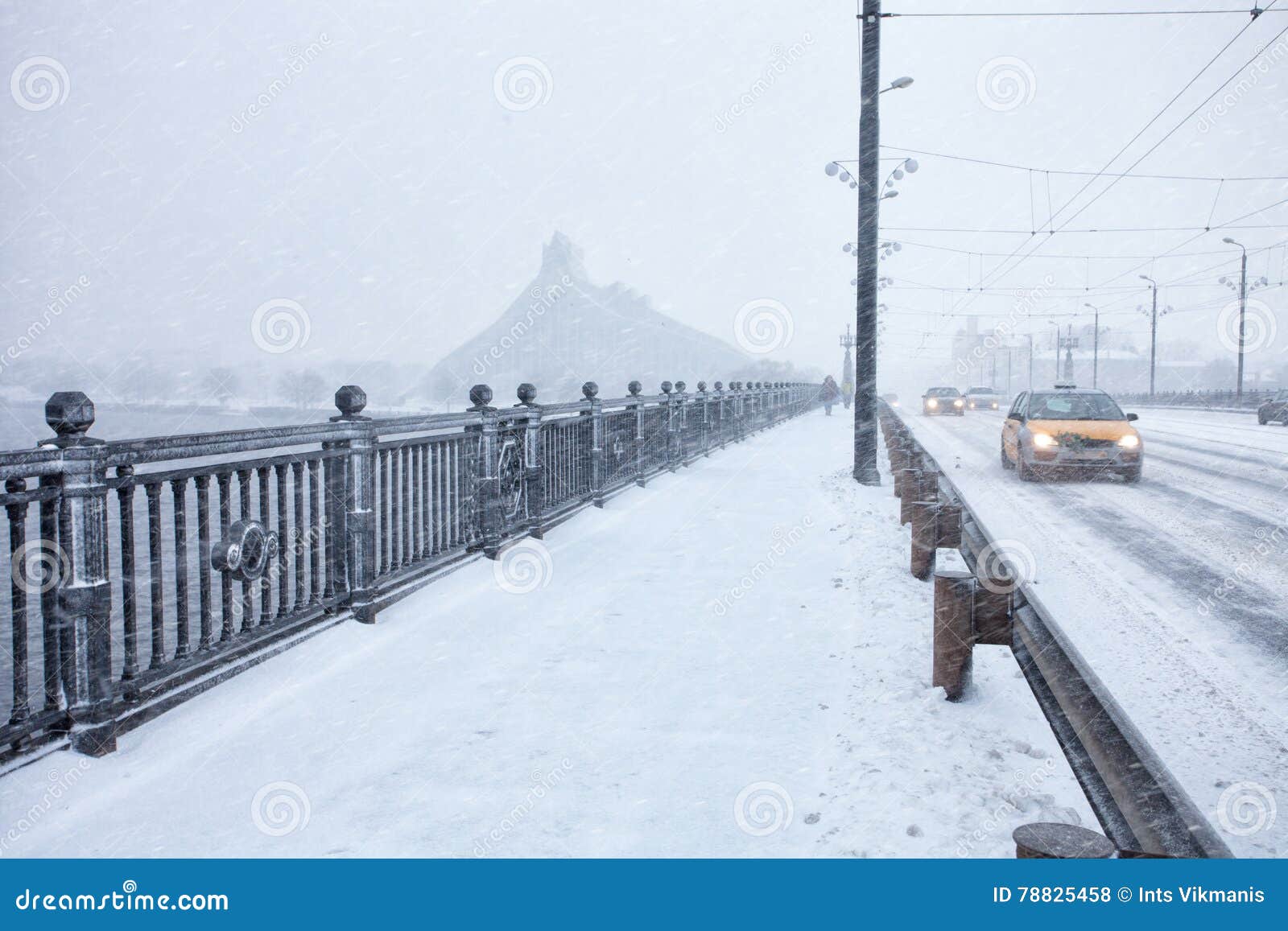 Slow Traffic during Heavy Snow Storm Stock Photo - Image of snow, city ...