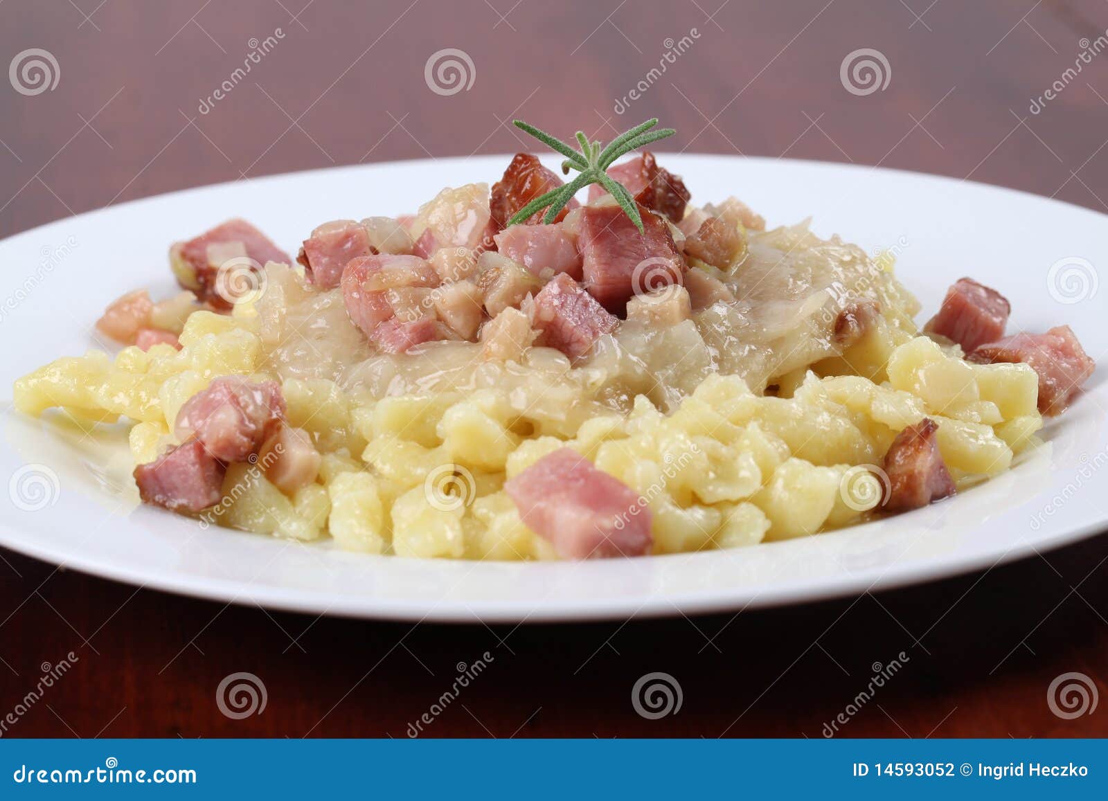 Slowakische Nationale Nahrung - Halushky Stockfoto - Bild von kraut ...