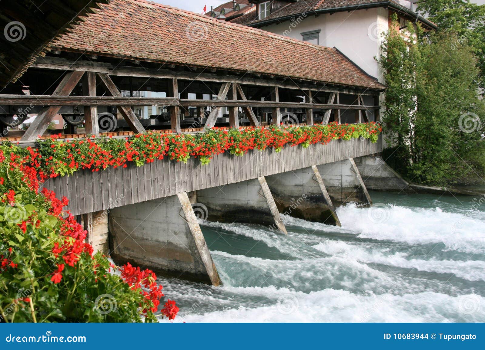 Sluice bridge stock photo. Image of antique, river, water - 10683944