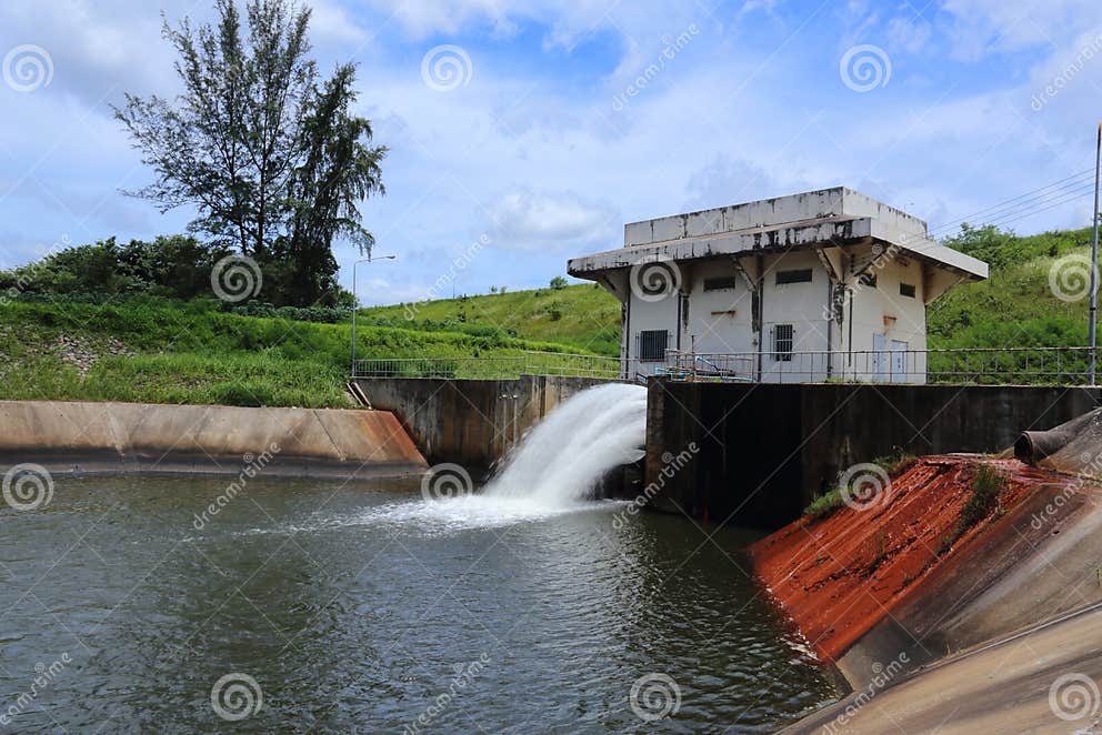 Sluice dam stock image. Image of strong, river, agriculture - 58958937