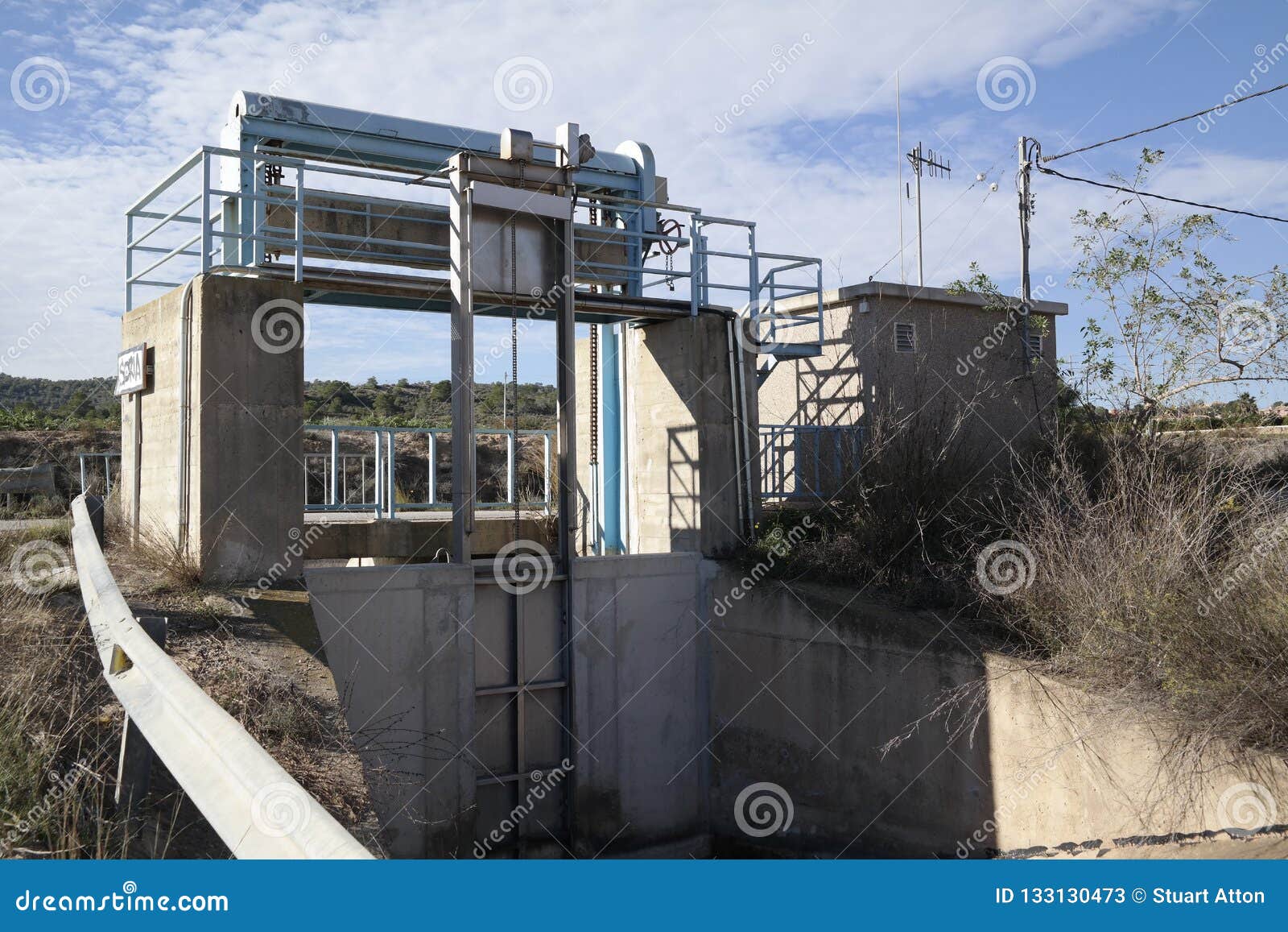 Sluice gate on Aquaduct stock image. Image of lines - 133130473