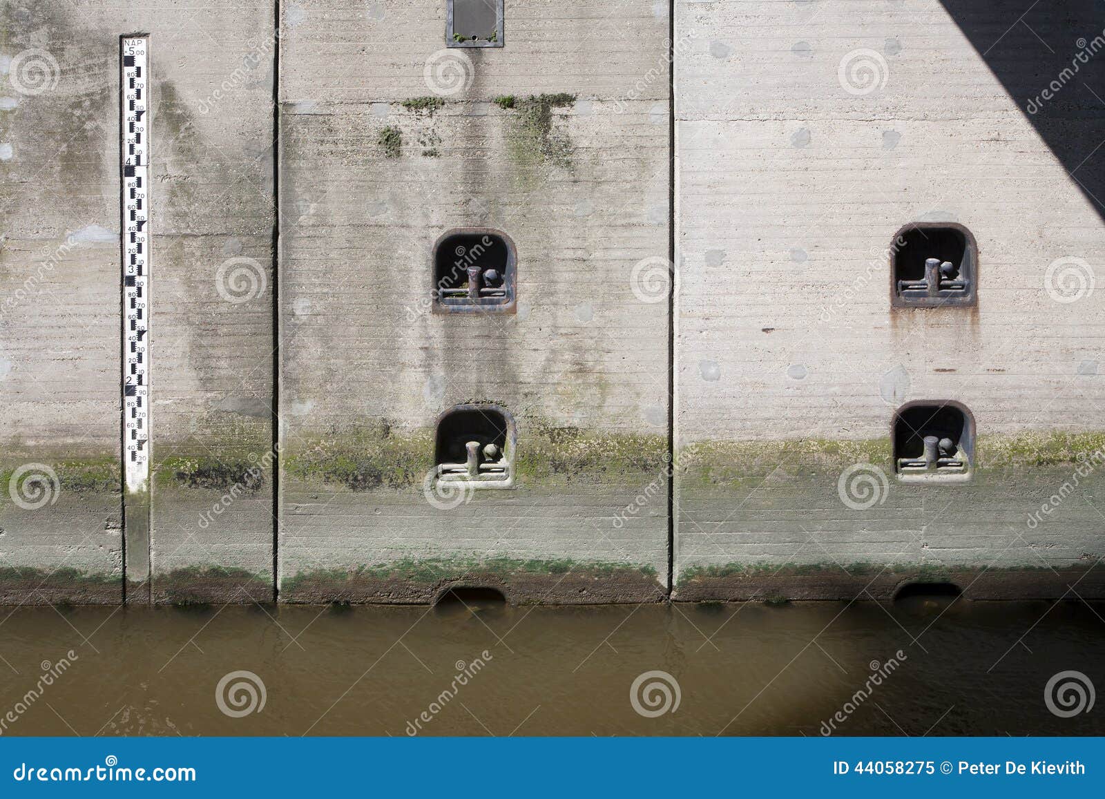 Sluice wall stock image. Image of measurement, level - 44058275