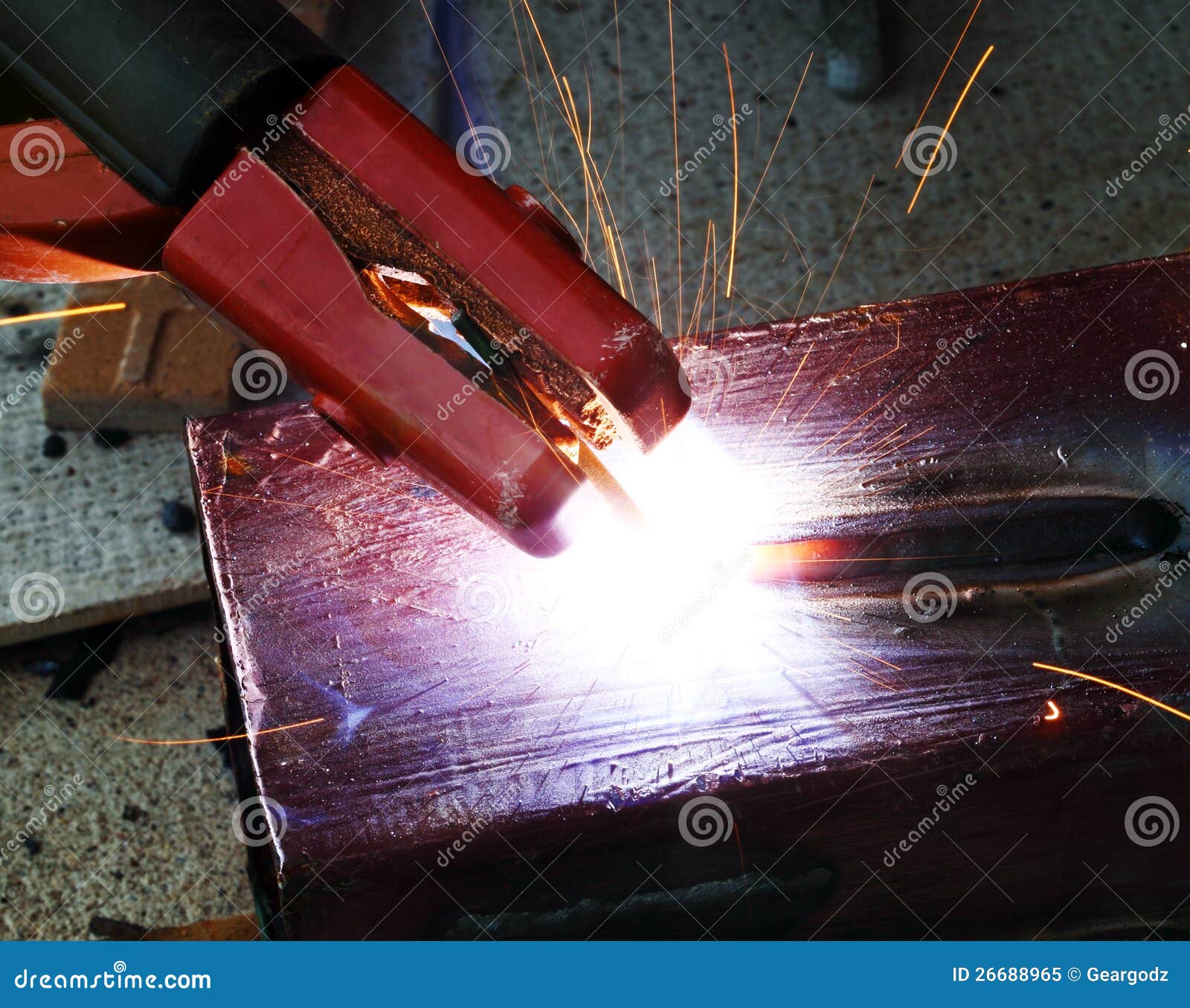 Sluit Omhoog Van Elektrisch Lassen Stock Afbeelding - Image of ijzer ...