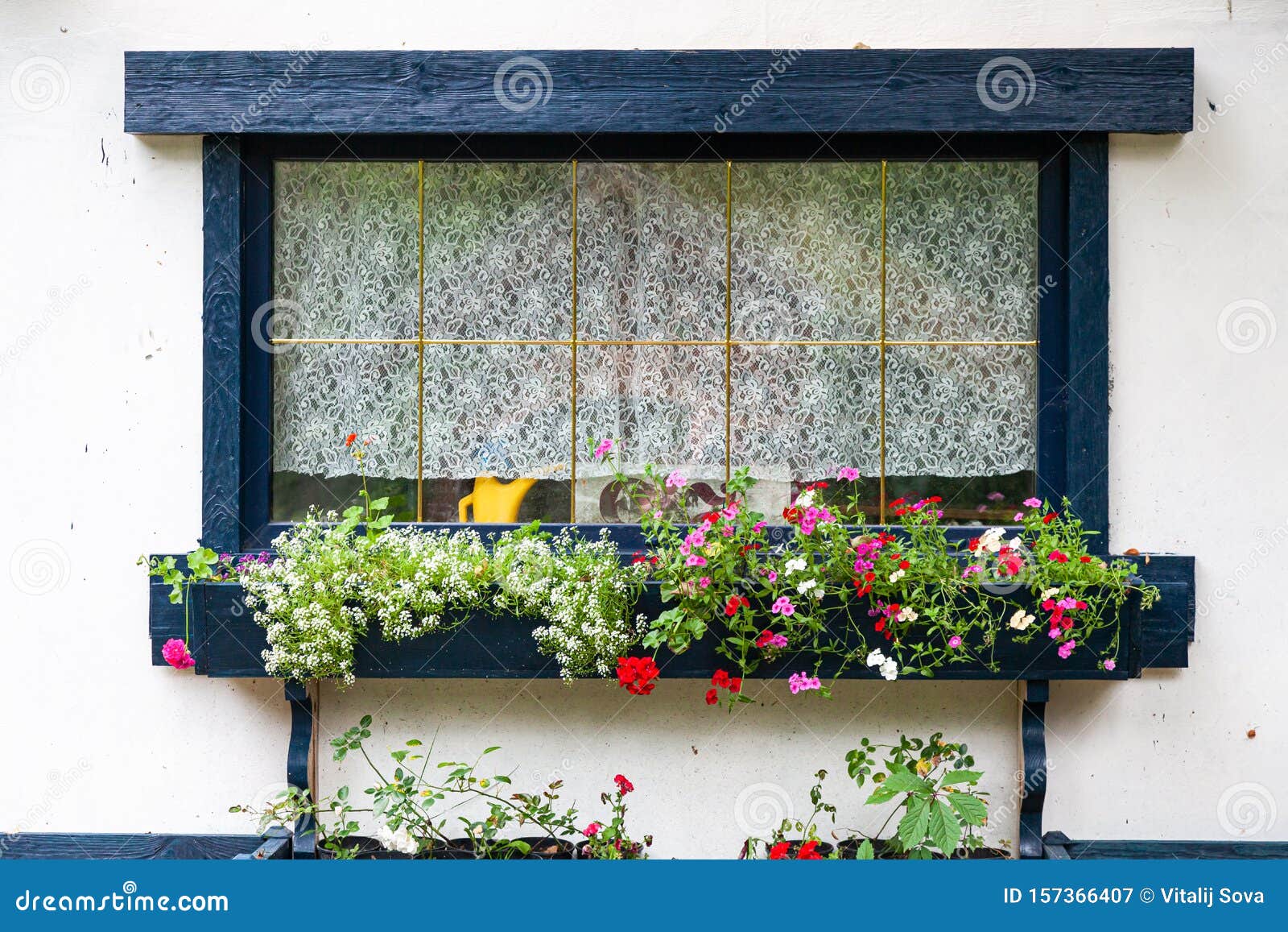 Sluiten Van Een Charmerend Venster Stock Afbeelding - Image of ... Sluiten Van Een Charmerend Venster Stock Afbeelding - Image of ...